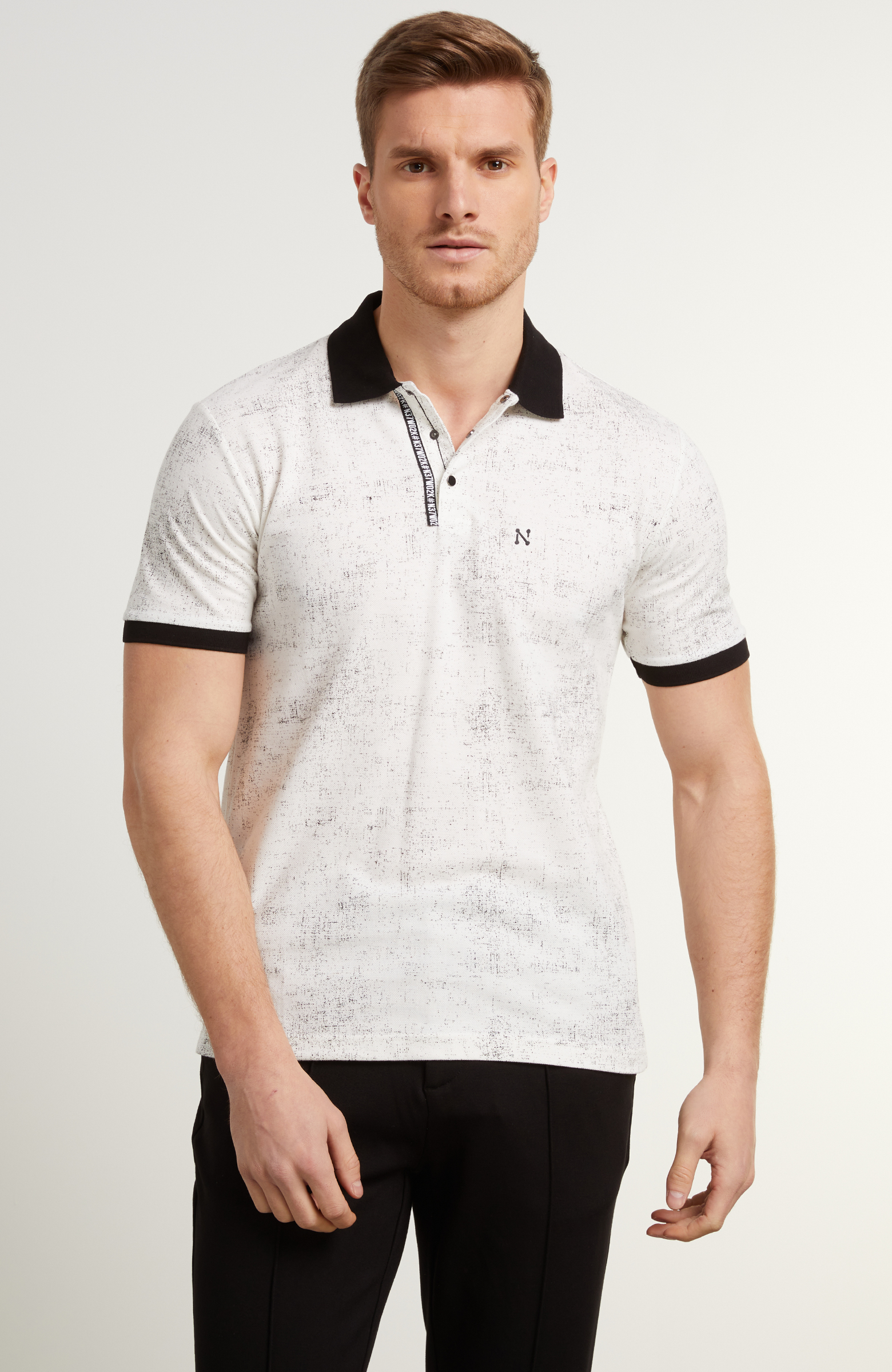 Slim Fit Beyaz Polo Yaka Logolu T-shirt Slim Fit Beyaz Polo Yaka Logolu T-shirt