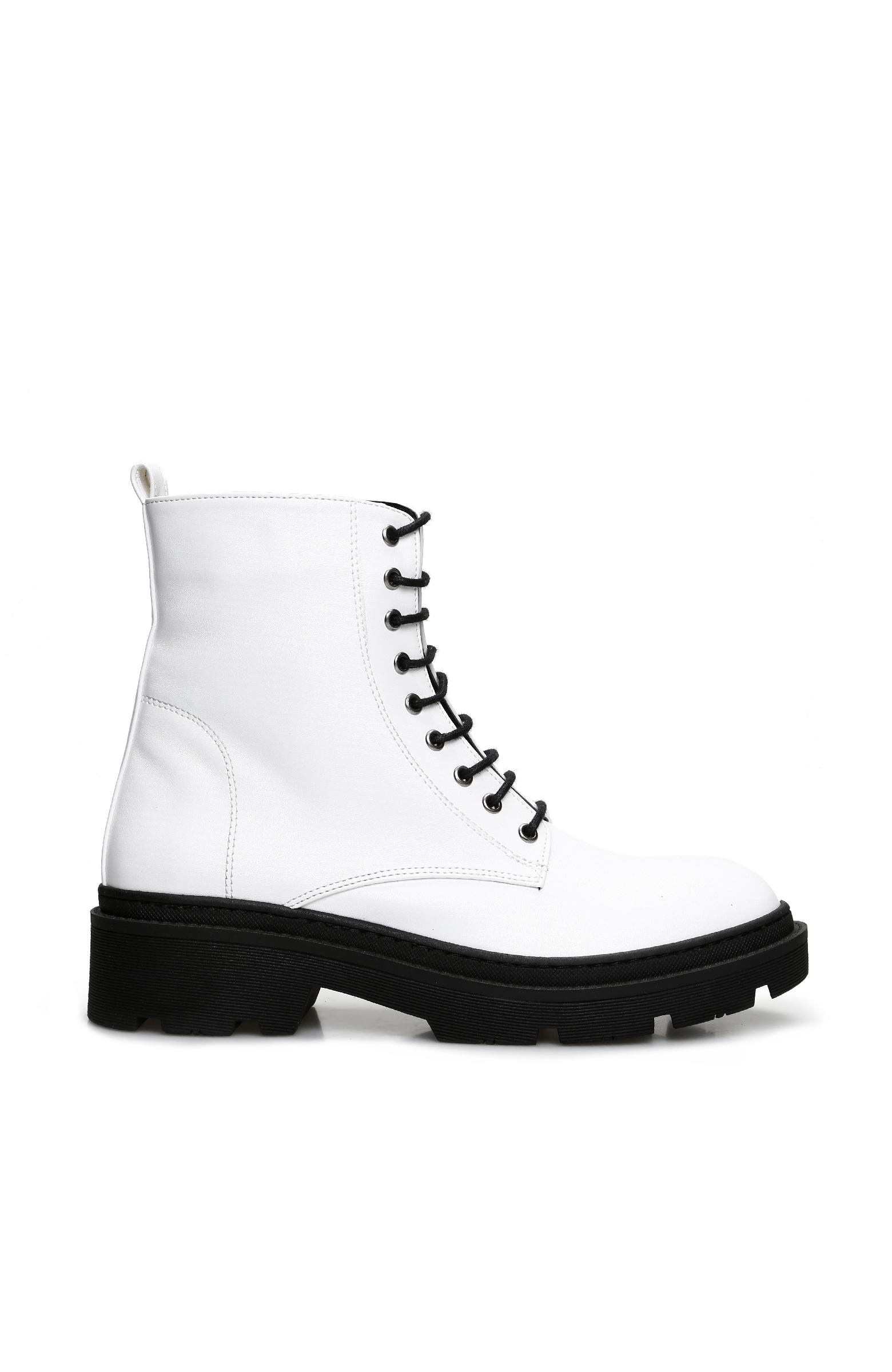 Beyaz Bağcık Detaylı Kadın Bot Beyaz Bağcık Detaylı Kadın Bot