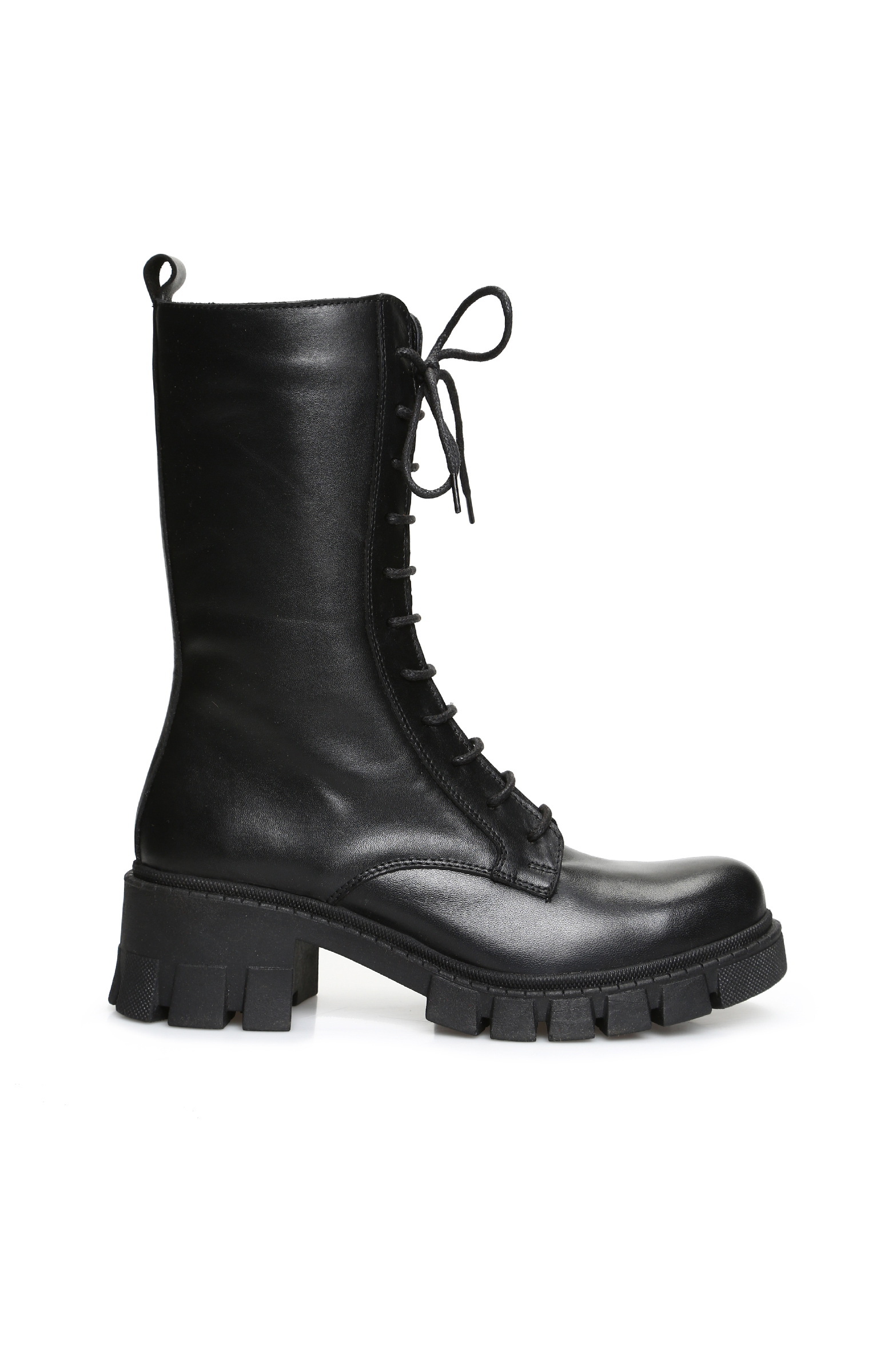 Siyah Bağcıklı Kadın Bot