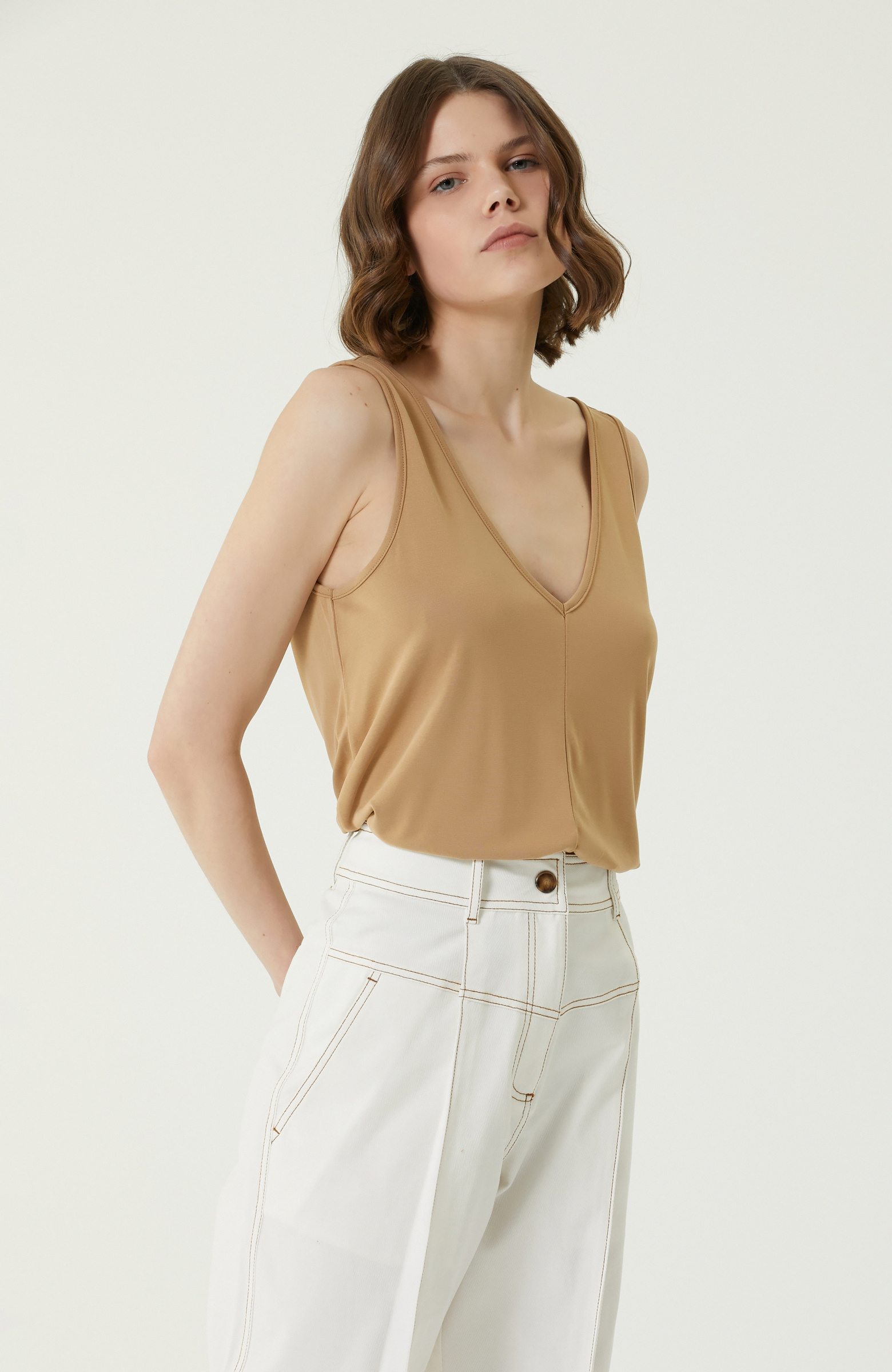 Slim Fit Camel V Yaka T-shirt