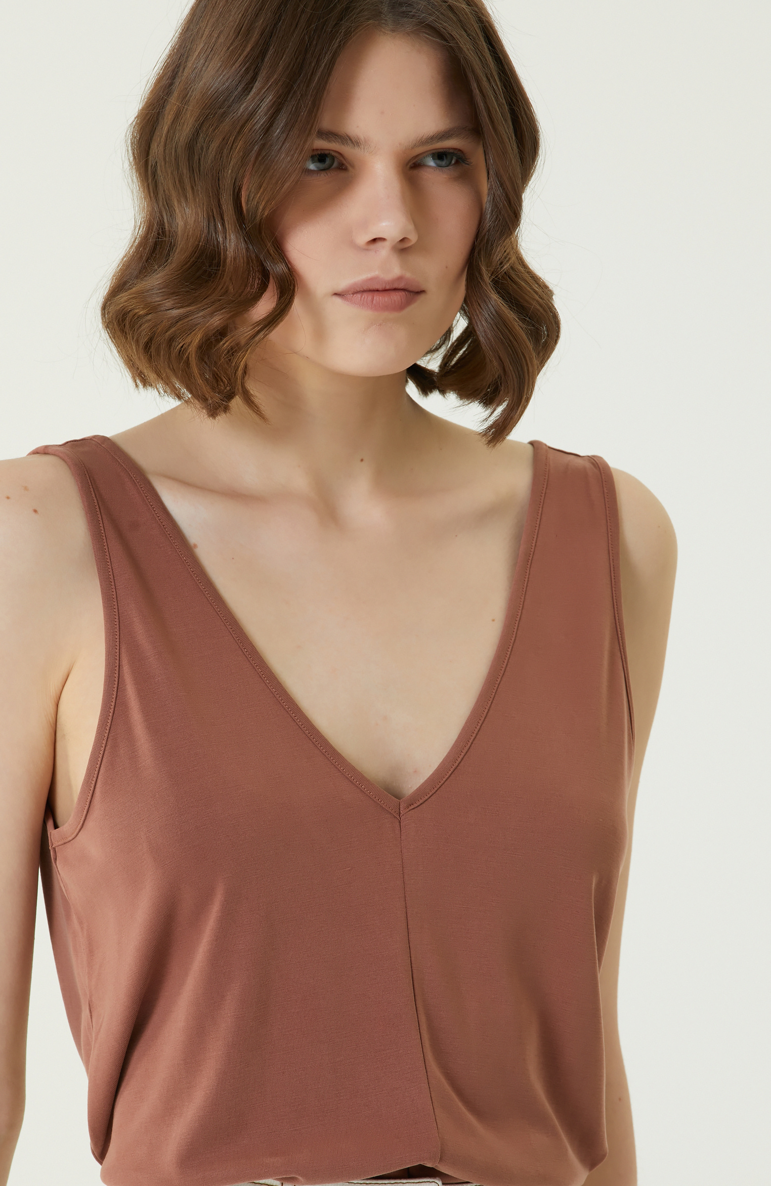 Kiremit V Yaka T-shirt