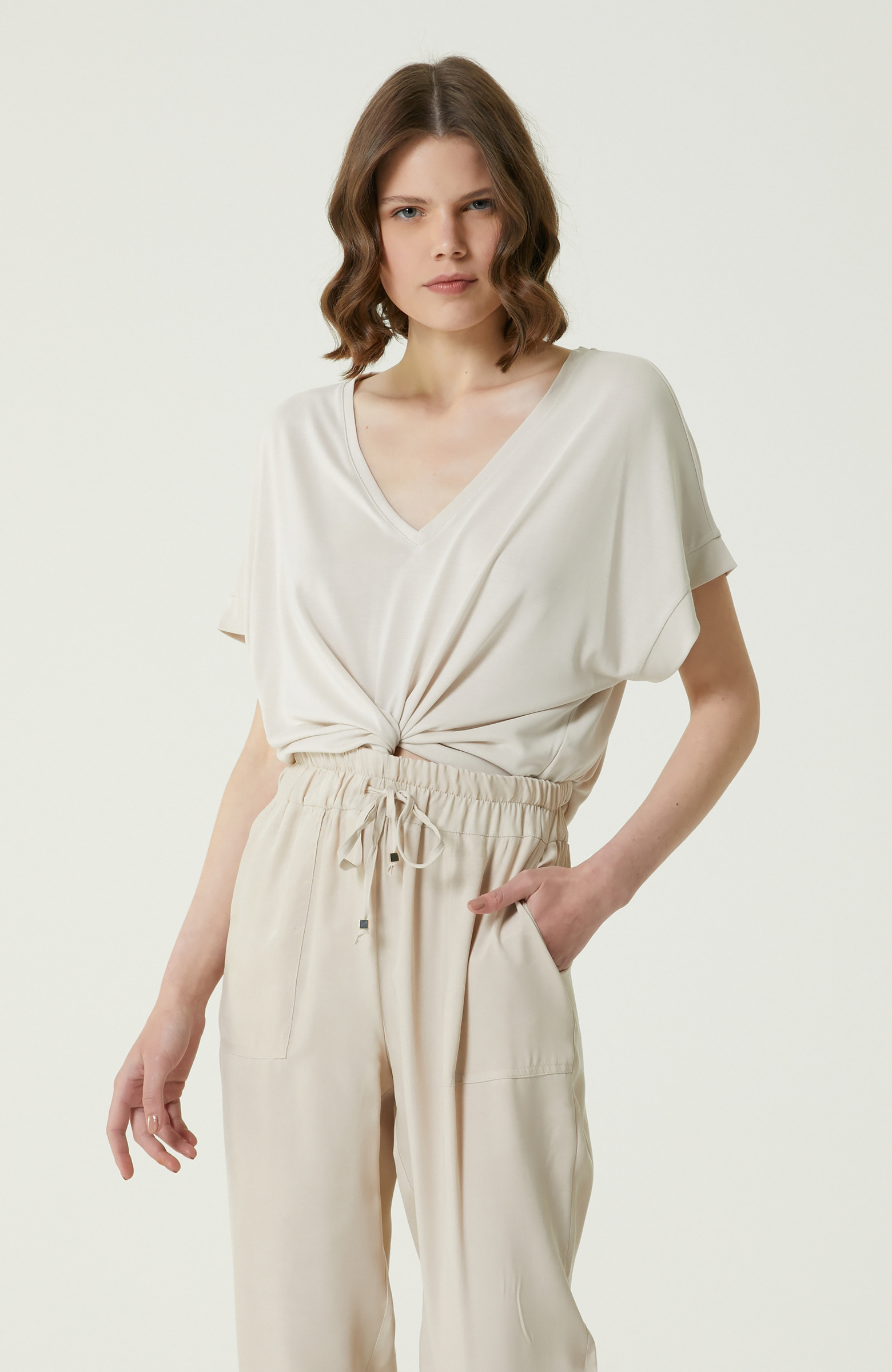 Basic Fit Bej V Yaka T-shirt