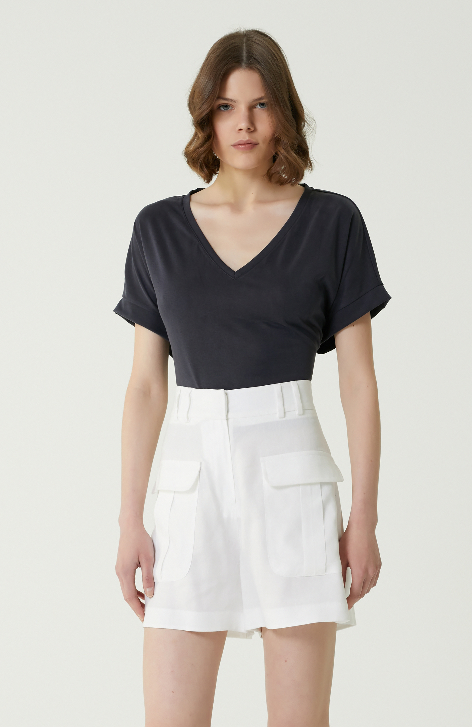 Siyah V Yaka Basic T-shirt