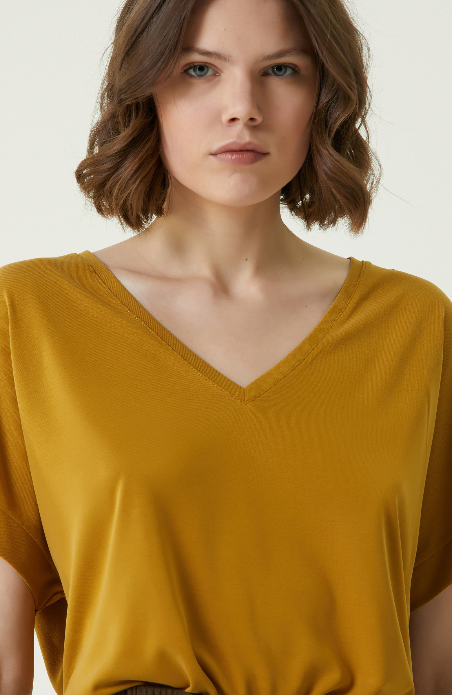 Basic Fit Hardal V Yaka T-shirt