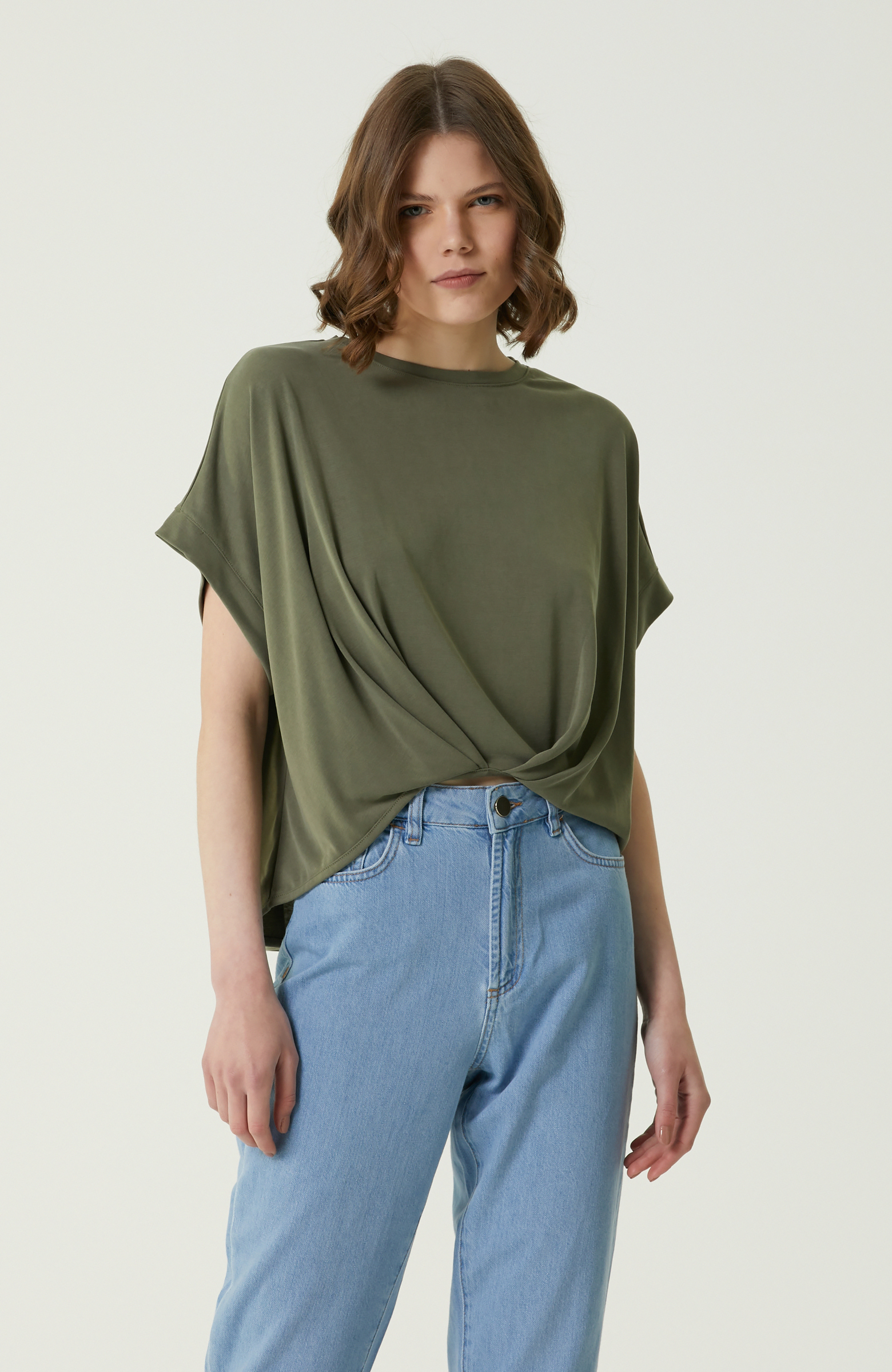 Haki Beli Düğüm Detaylı T-shirt Haki Beli Düğüm Detaylı T-shirt