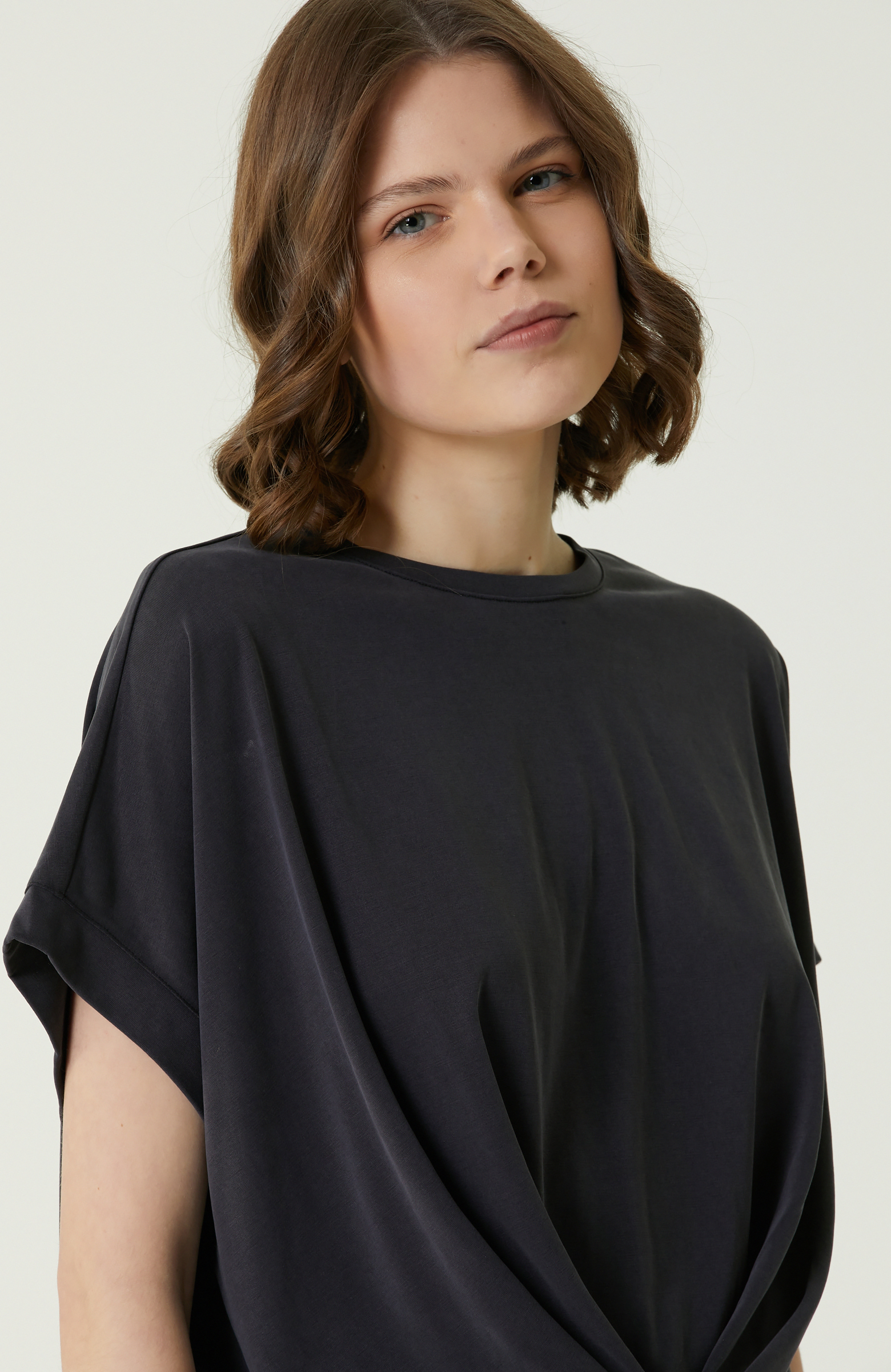 Siyah Beli Düğüm Detaylı T-shirt Siyah Beli Düğüm Detaylı T-shirt