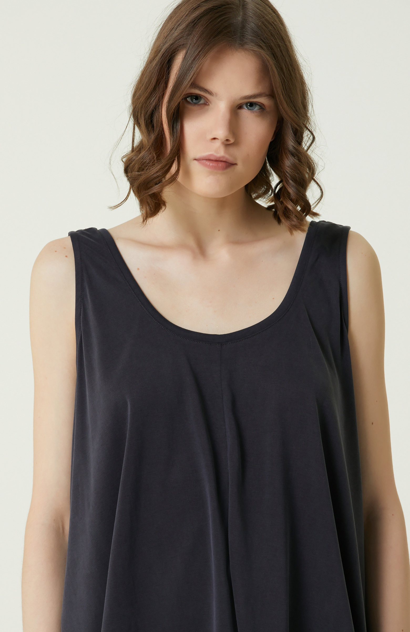 Basic Fit Lacivert Yuvarlak Yaka Askılı T-shirt Basic Fit Lacivert Yuvarlak Yaka Askılı T-shirt