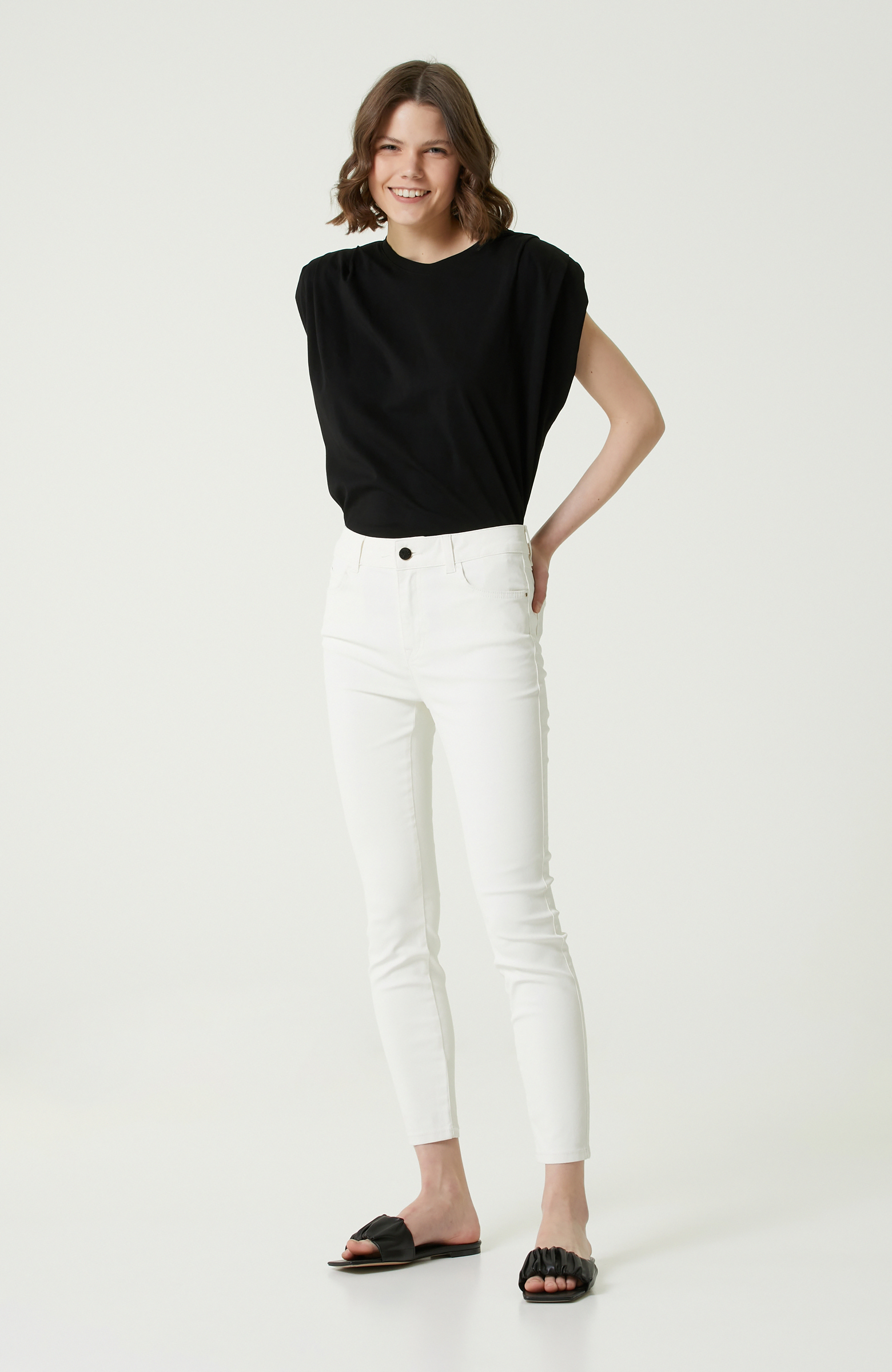 Basic Fit Beyaz Dar Paça Jean Pantolon Basic Fit Beyaz Dar Paça Jean Pantolon
