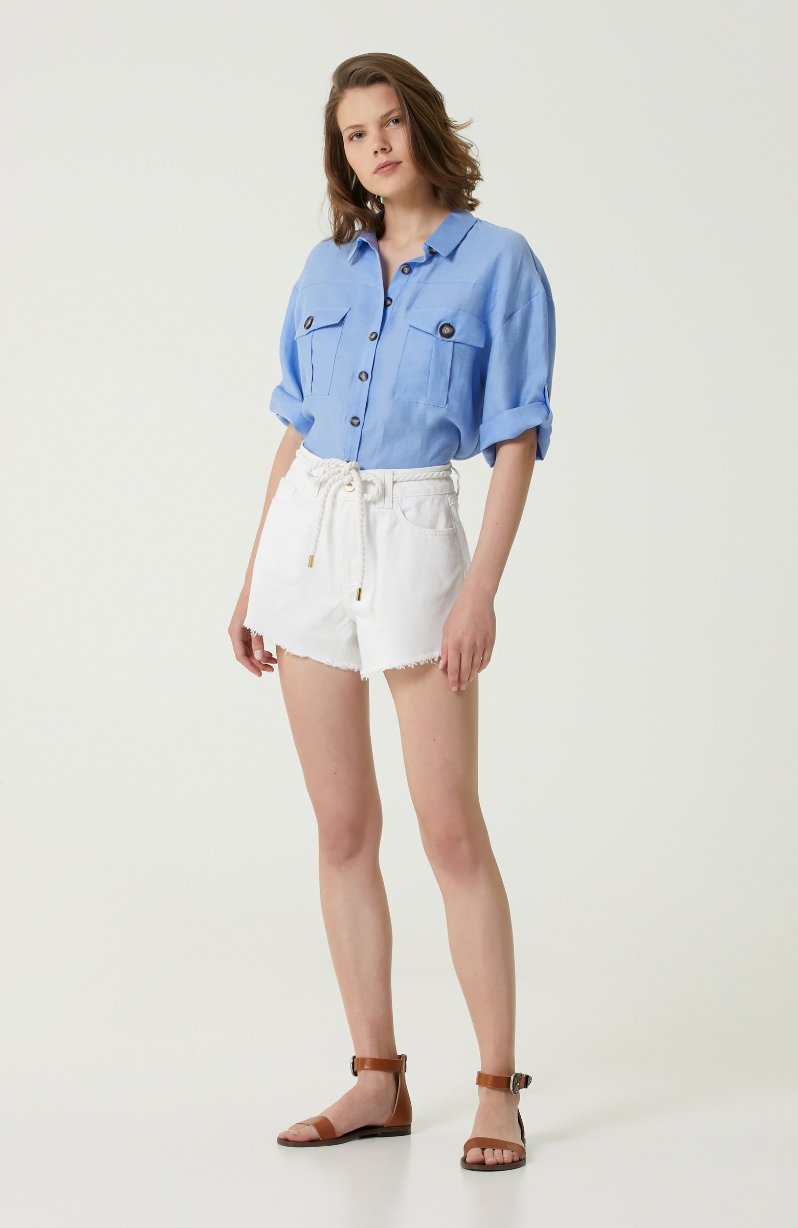 Slim Fit Beyaz Beli Kordonlu Mini Denim Şort Slim Fit Beyaz Beli Kordonlu Mini Denim Şort