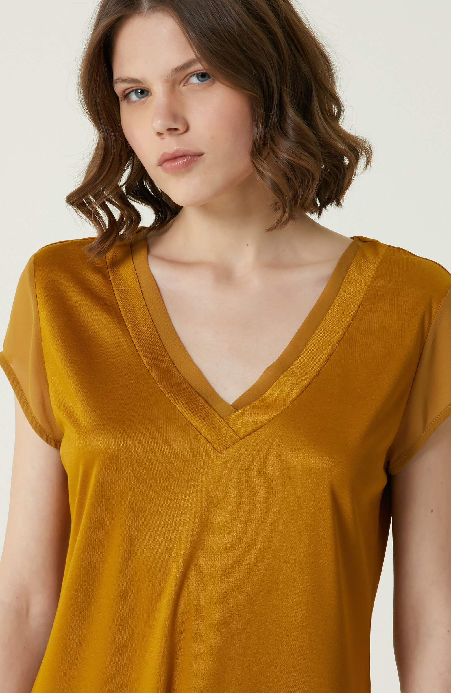 Slim Fit Hardal V Yaka Basic T-shirt