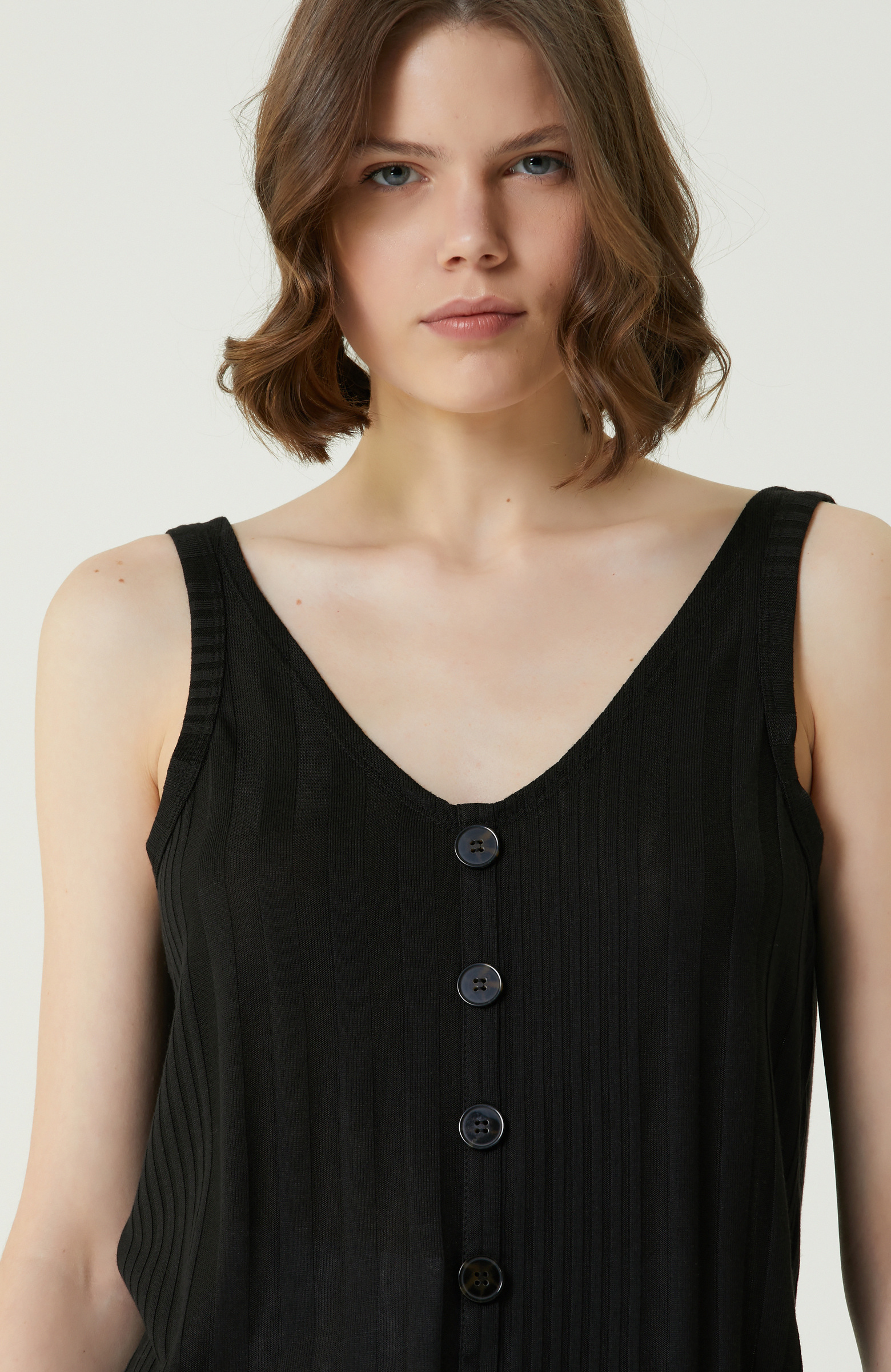 Siyah V Yaka Kolsuz T-shirt