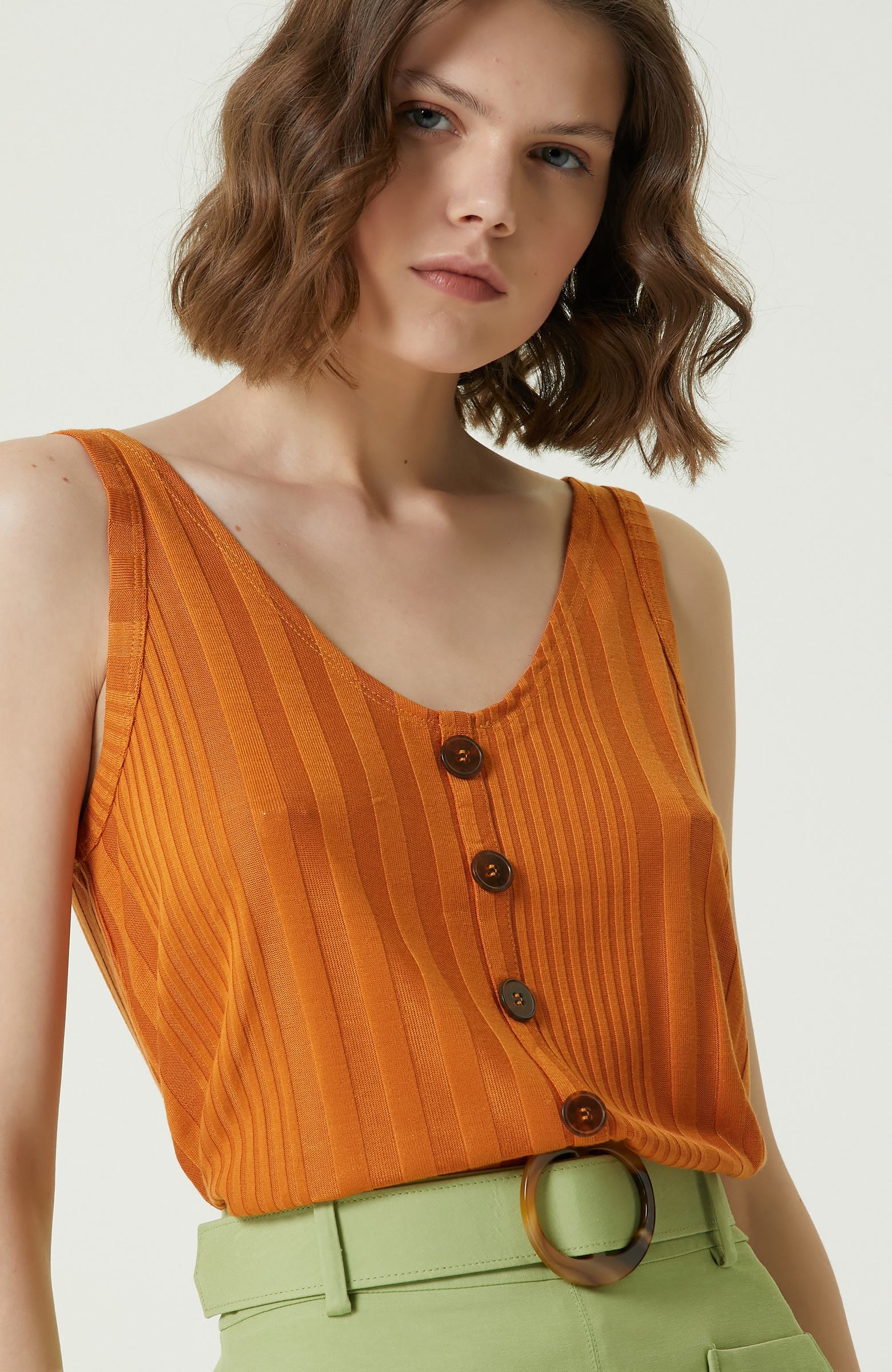 Turuncu V Yaka Kolsuz T-shirt