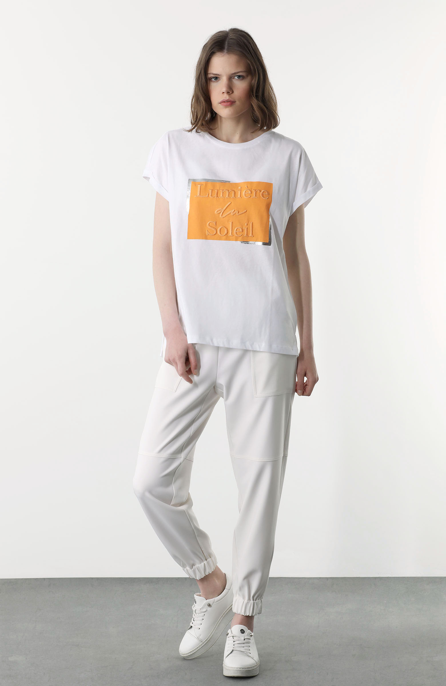 Beyaz Turuncu Slogan Baskılı T-shirt