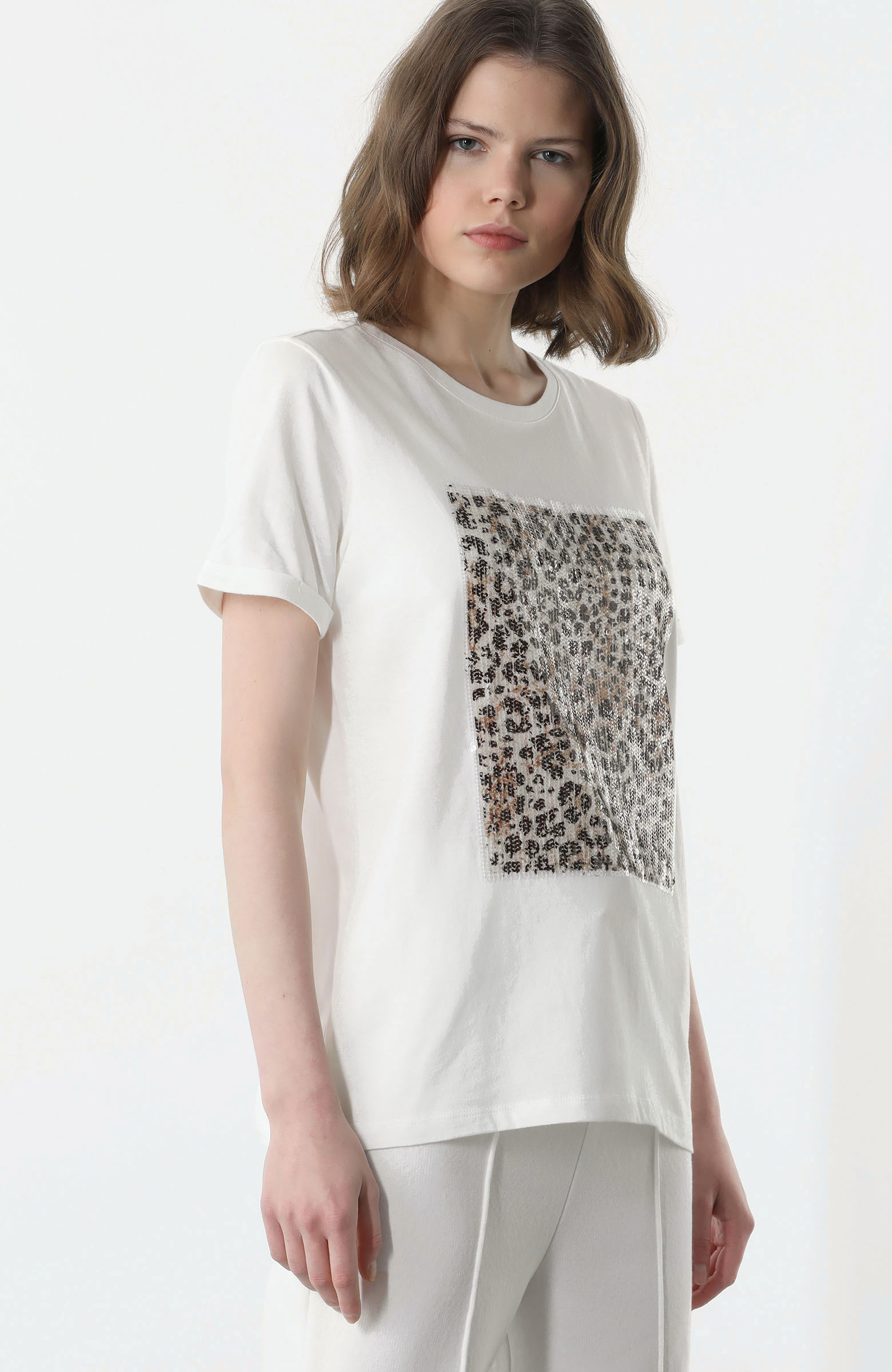 Beyaz Payetli Leopar Desenli T-shirt