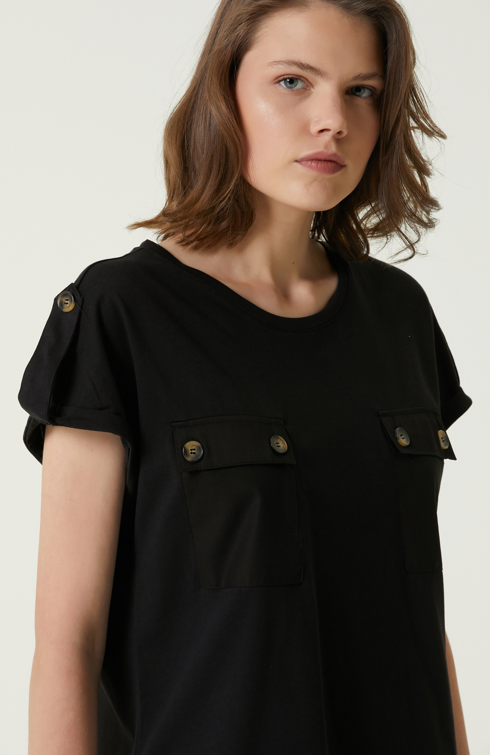 Basic Fit Siyah Omzu Apoletli Cepli T-shirt