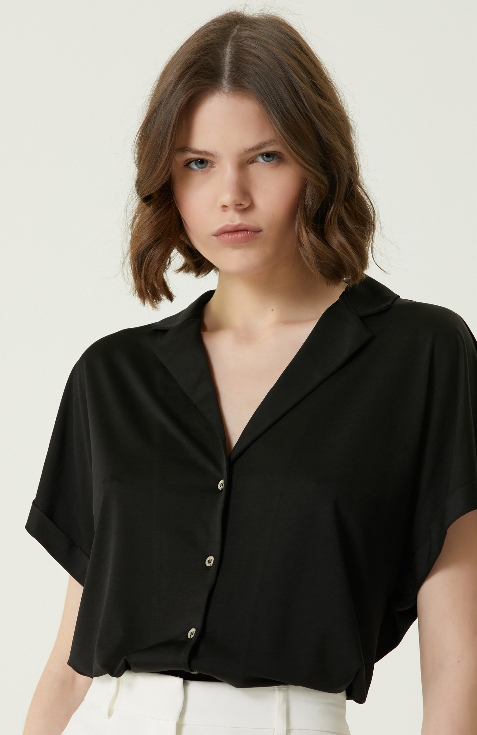 Siyah Kelebek Yaka T-shirt Siyah Kelebek Yaka T-shirt