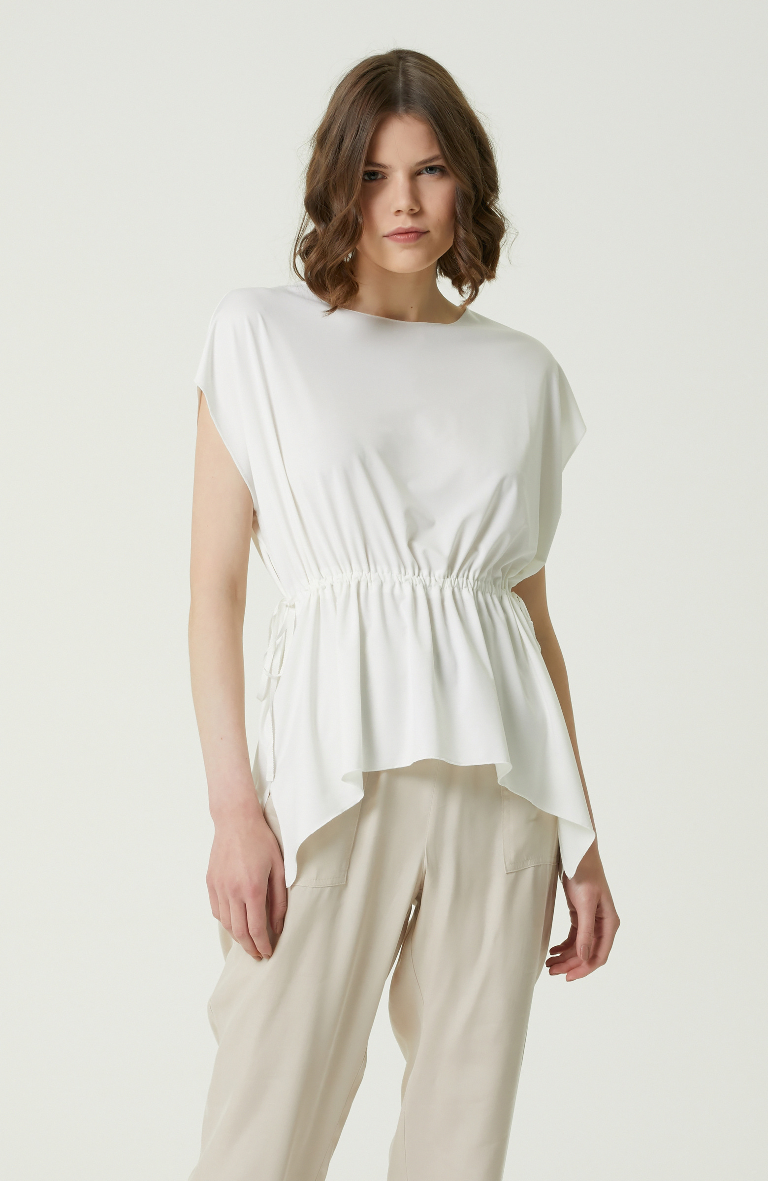 Beyaz Beli Büzgülü T-shirt Beyaz Beli Büzgülü T-shirt