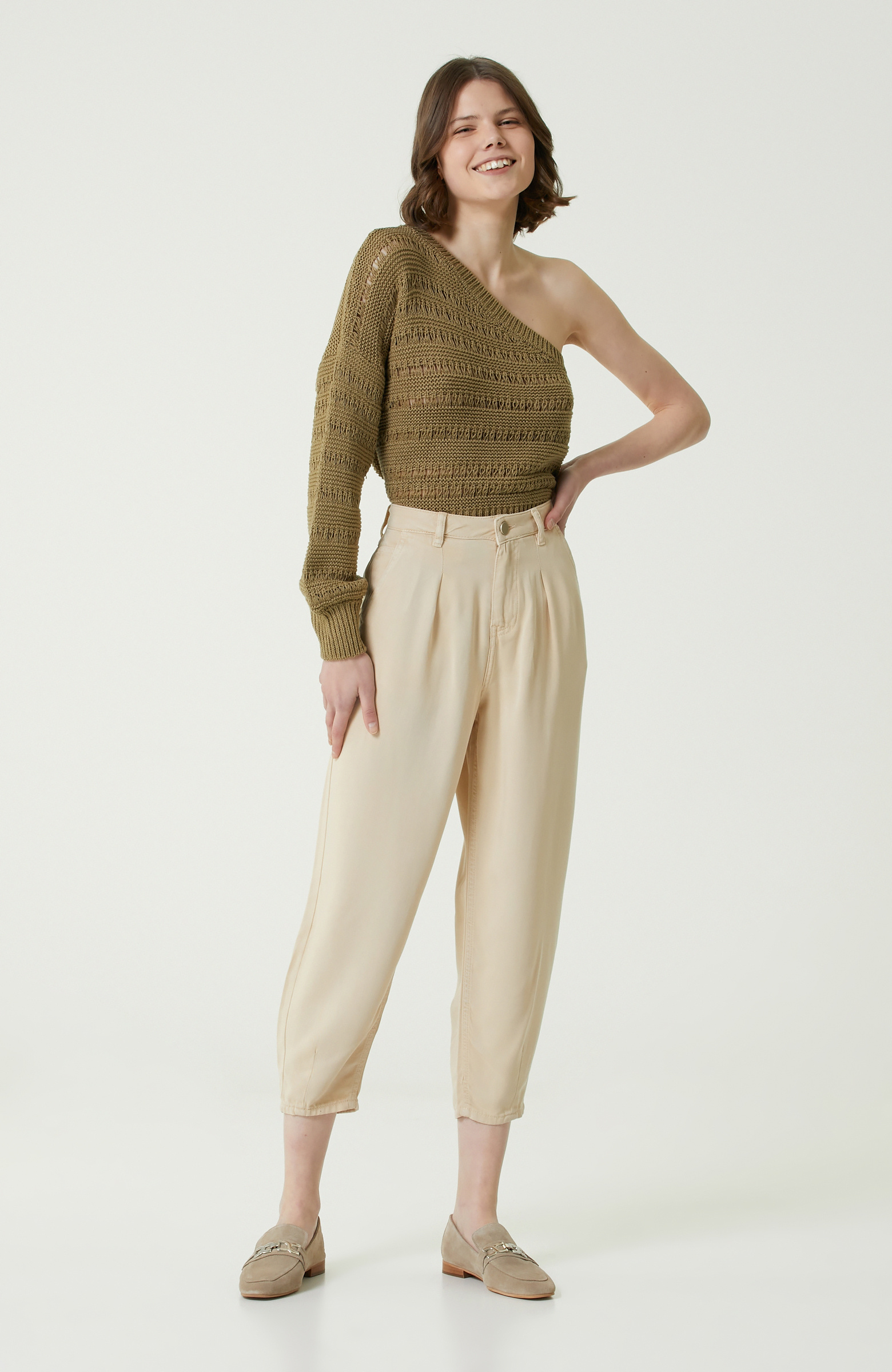 Slim Fit Bej Yüksek Bel Pilili Pantolon