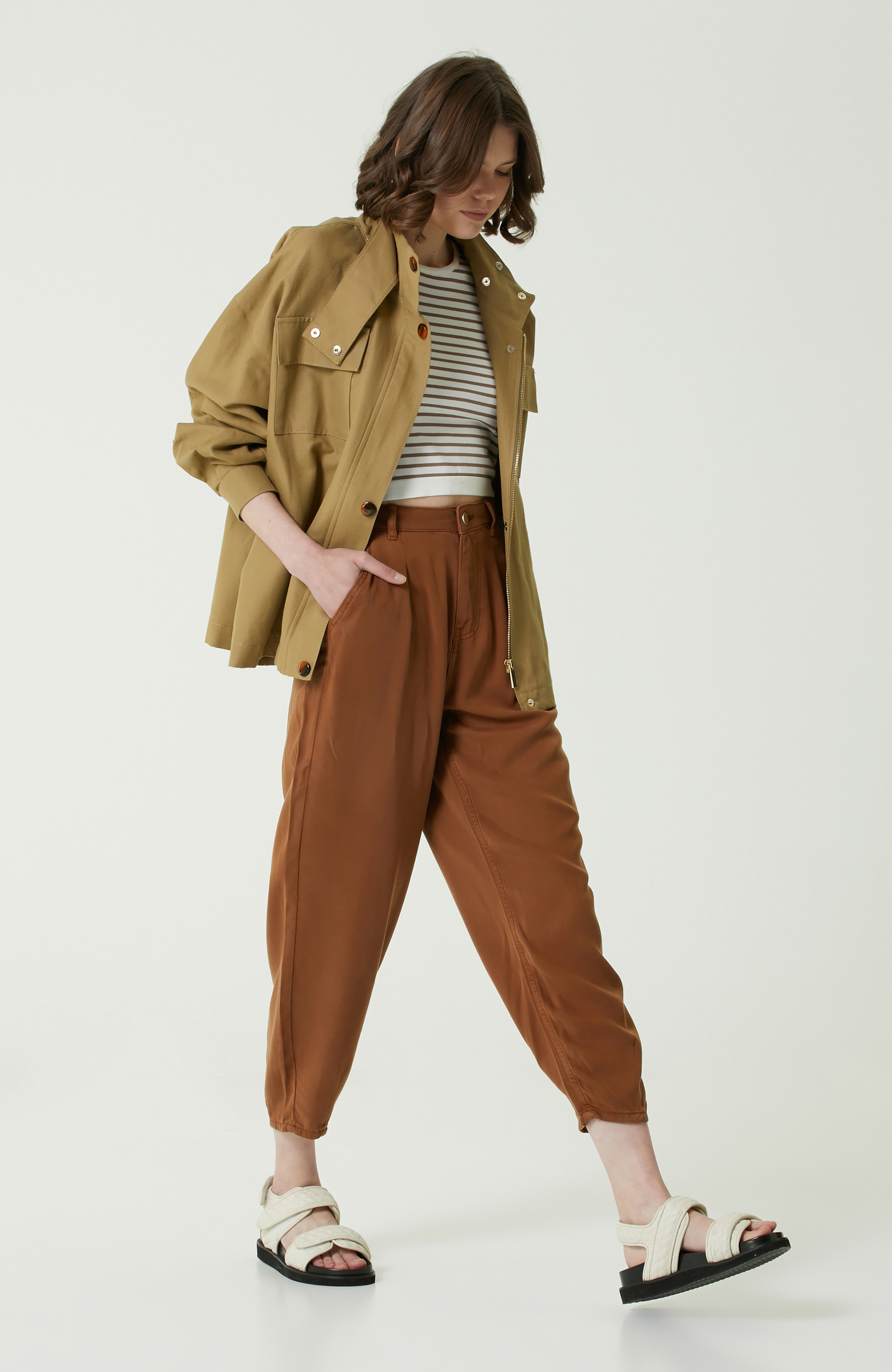 Slim Fit Kahverengi Yüksek Bel Pilili Pantolon Slim Fit Kahverengi Yüksek Bel Pilili Pantolon