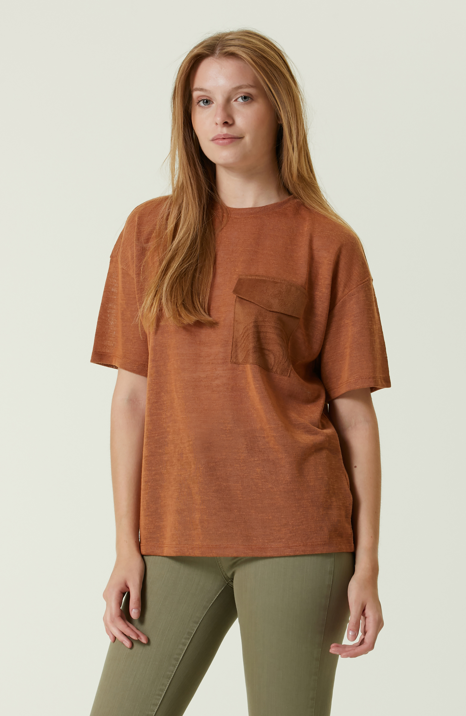 Karamel Cep Garnili T-shirt Karamel Cep Garnili T-shirt