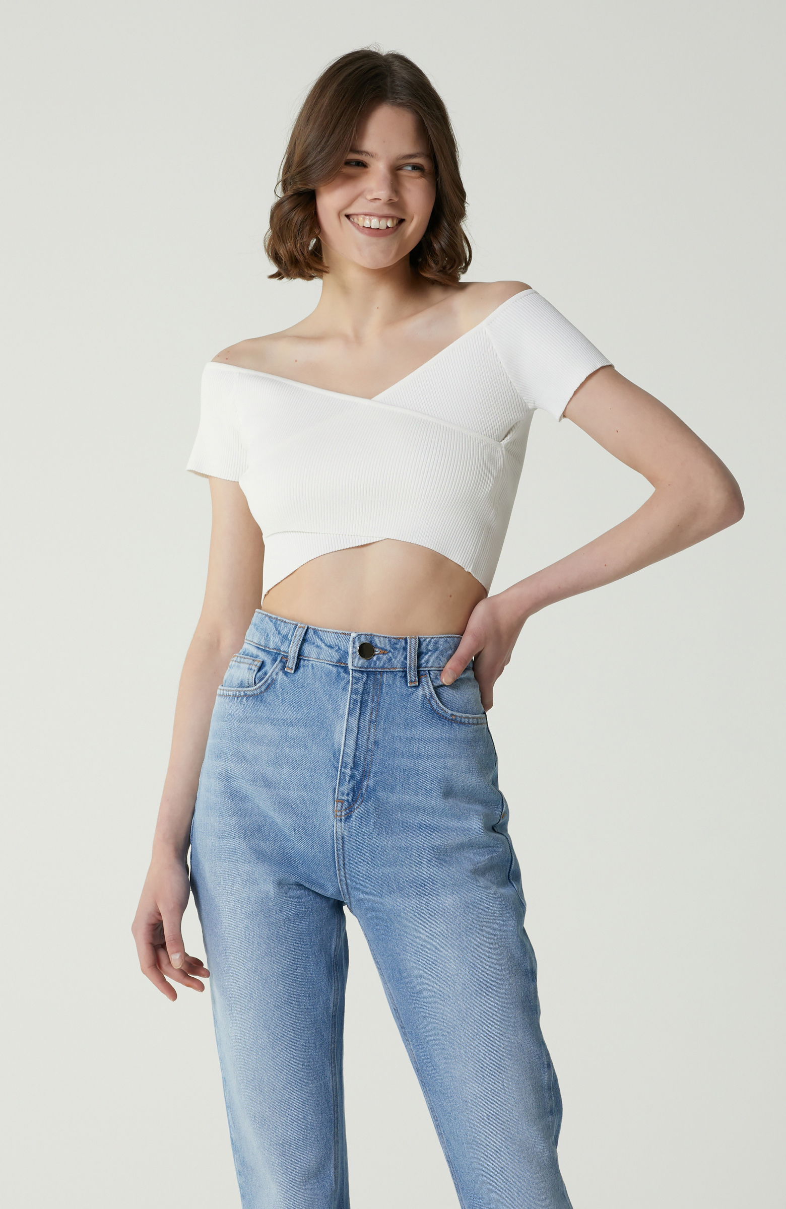 Slim Fit Ekru V Yaka Cropped Kazak Slim Fit Ekru V Yaka Cropped Kazak