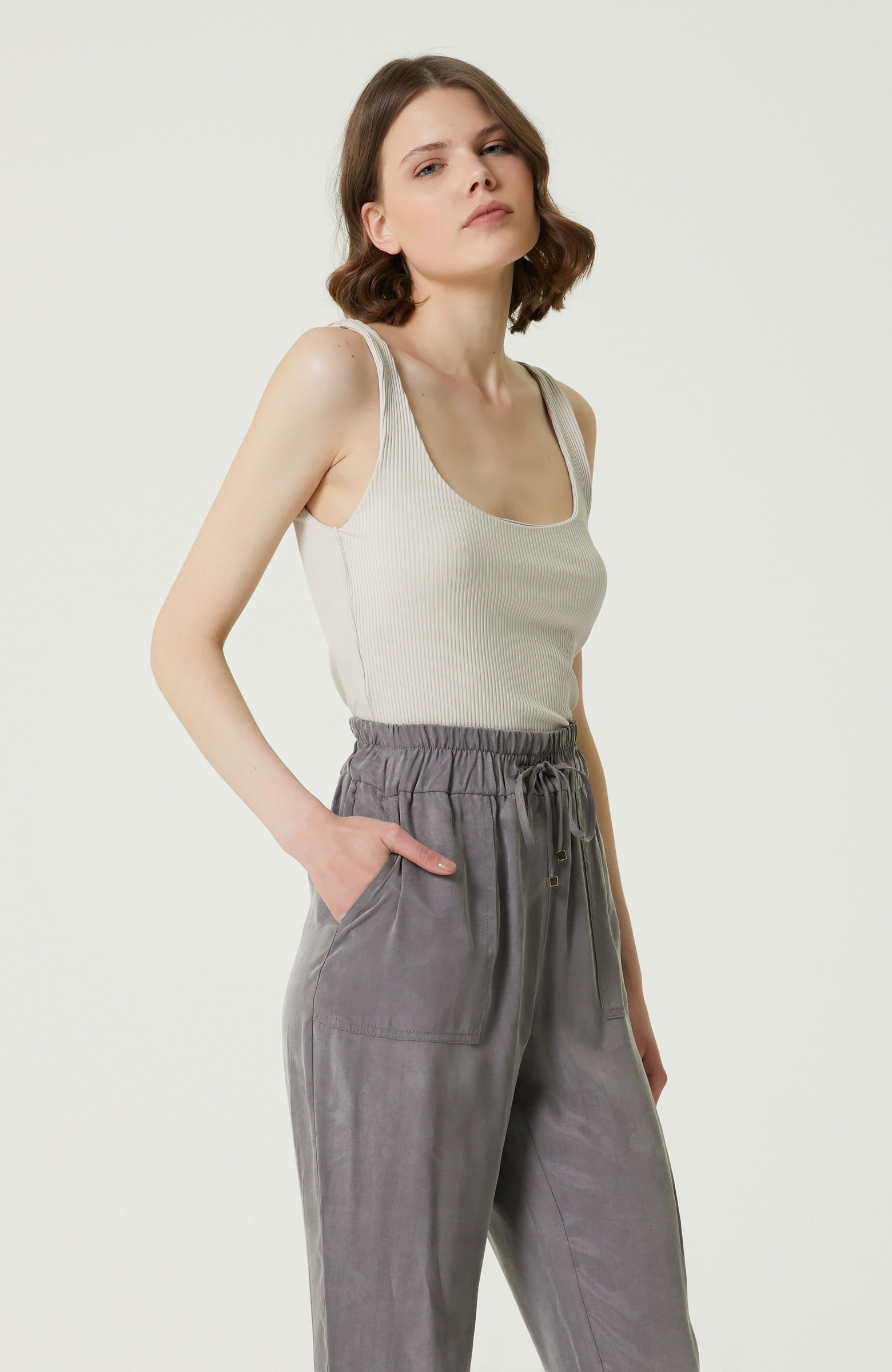 Slim Fit Taş Kare Yaka Askılı T-shirt Slim Fit Taş Kare Yaka Askılı T-shirt