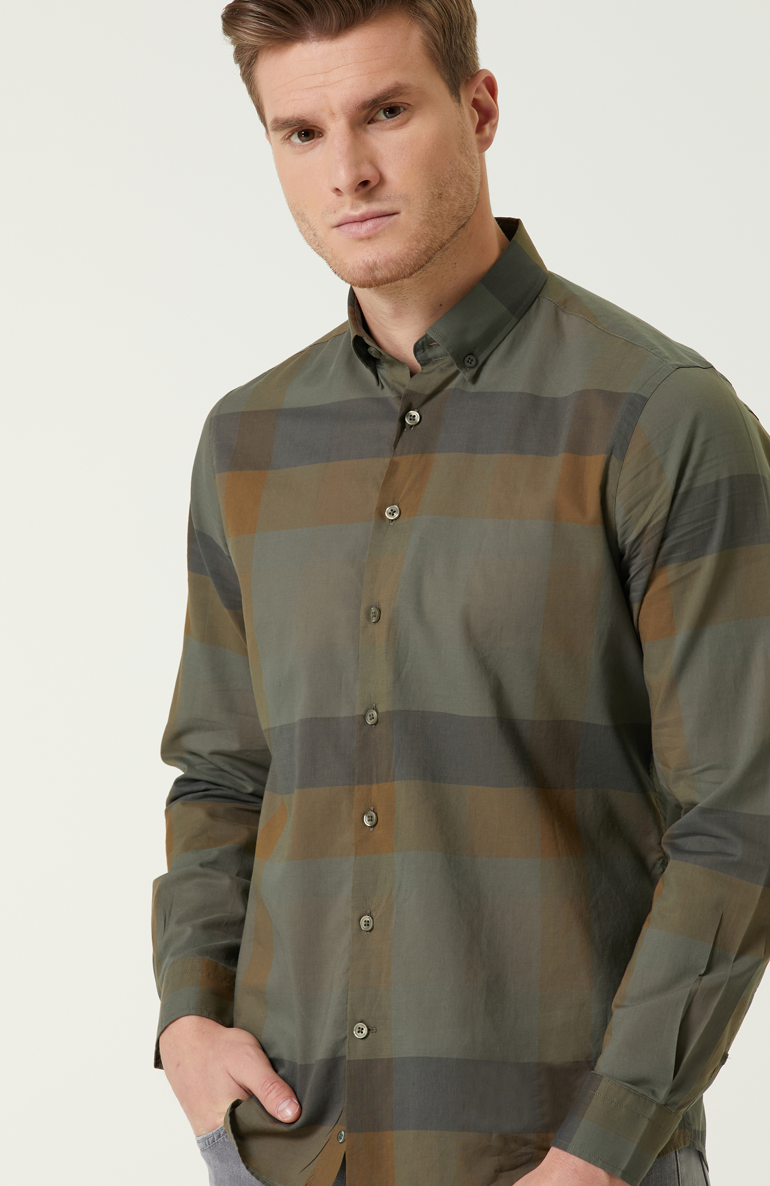 Comfort Fit Haki Düğmeli Yaka Ekoseli Gömlek Comfort Fit Haki Düğmeli Yaka Ekoseli Gömlek