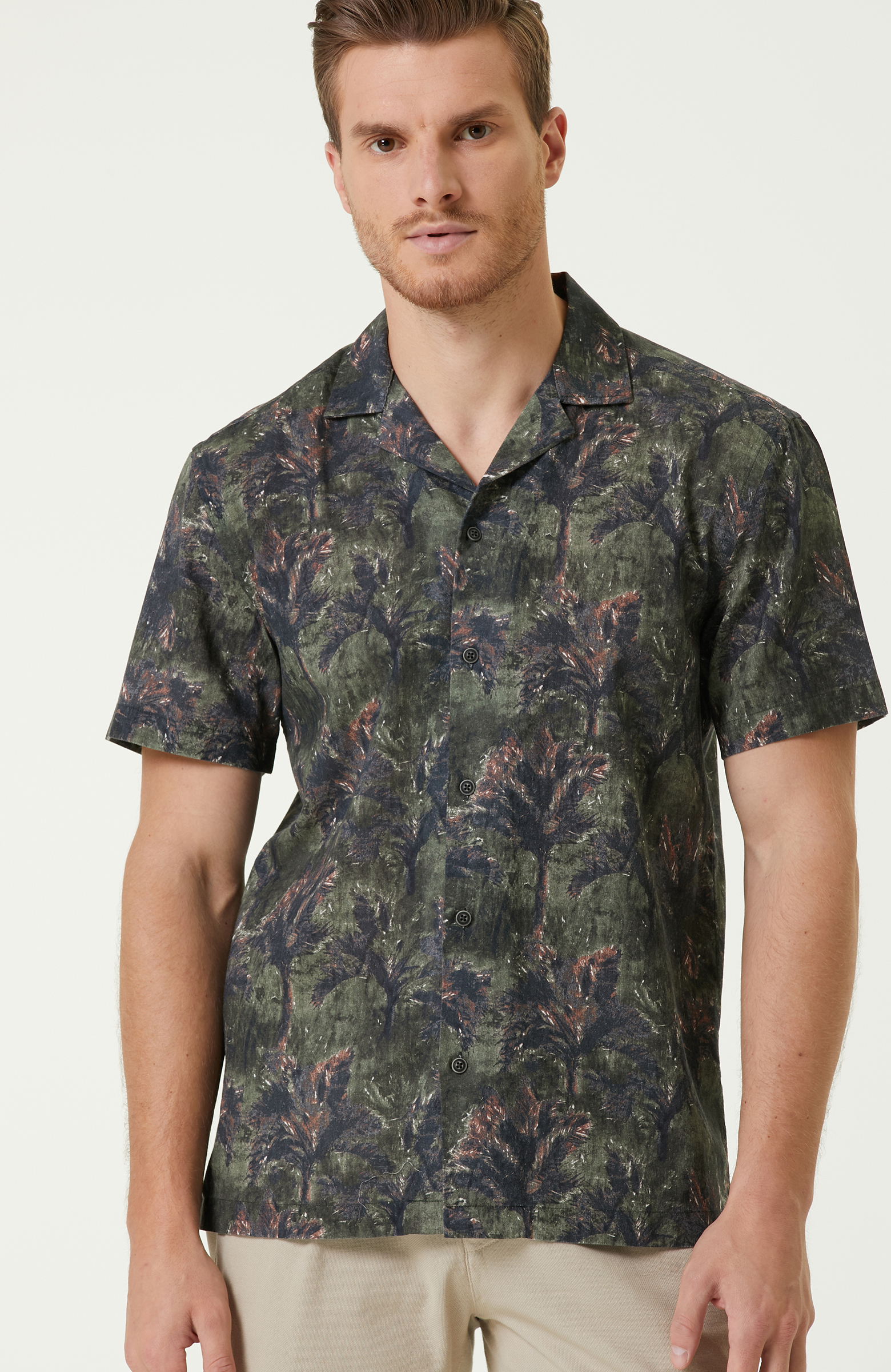 Comfort Fit Haki Palmiye Desenli Keten Gömlek Comfort Fit Haki Palmiye Desenli Keten Gömlek