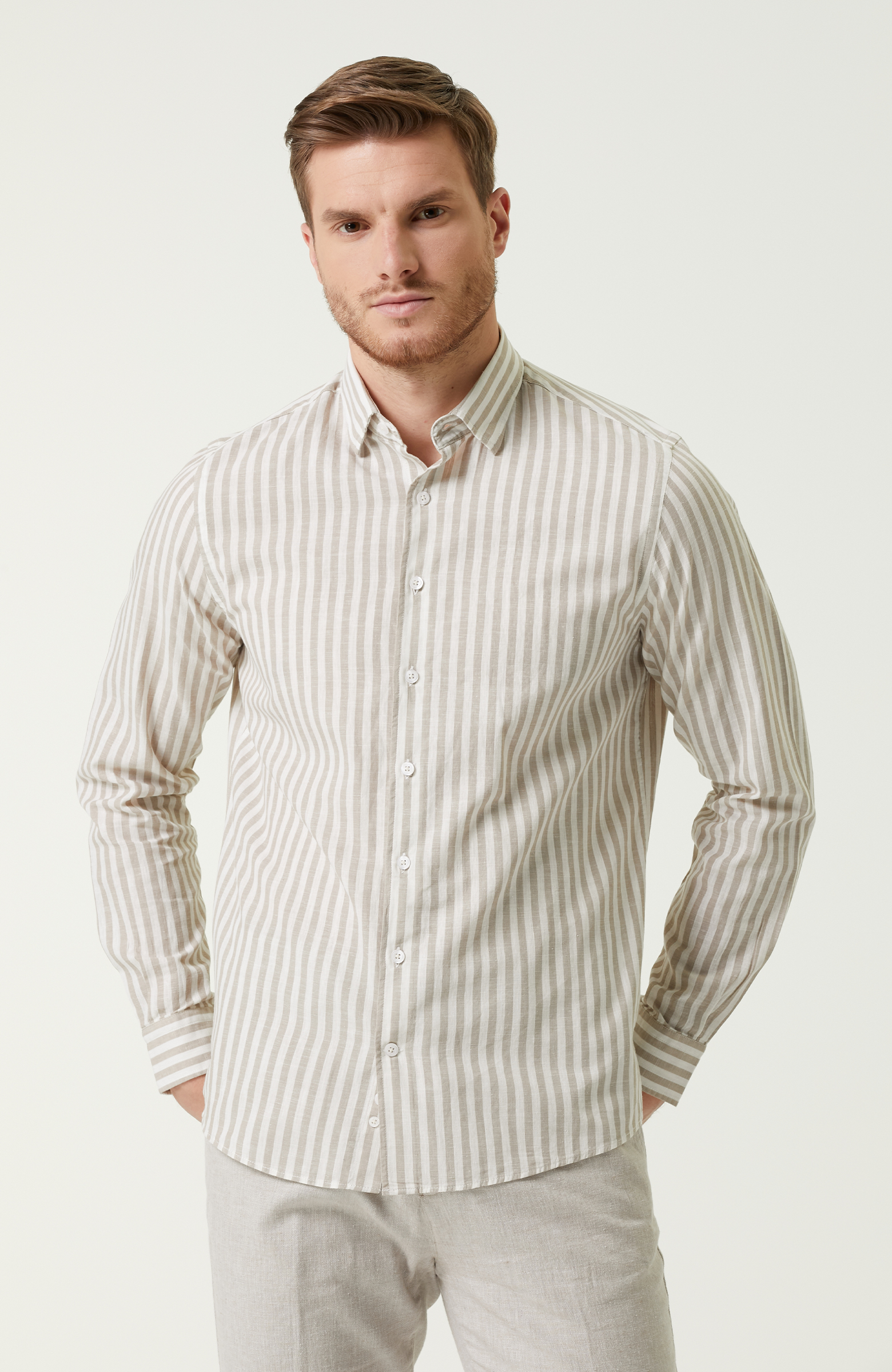 Comfort Fit Bej Krem Çizgili İngiliz Yaka Gömlek Comfort Fit Bej Krem Çizgili İngiliz Yaka Gömlek