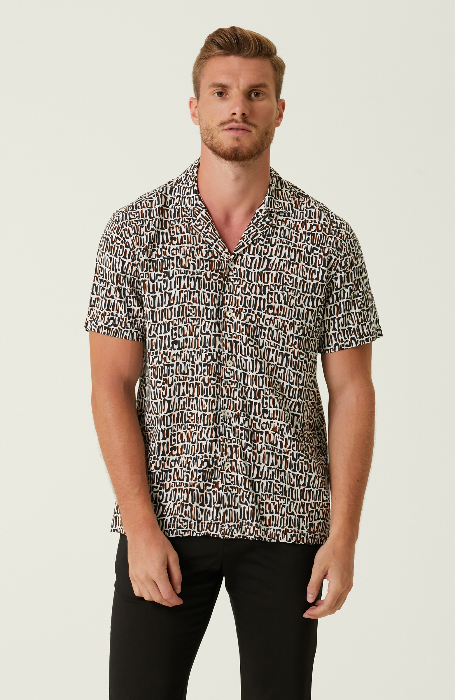 Comfort Fit Siyah Beyaz Desenli Gömlek Comfort Fit Siyah Beyaz Desenli Gömlek