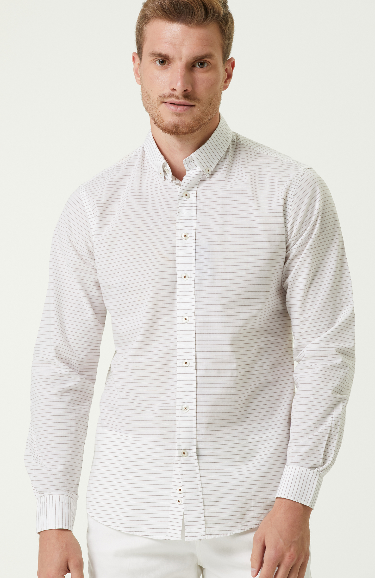 Comfort Fit Ekru Çizgili Düğmeli Yaka Gömlek Comfort Fit Ekru Çizgili Düğmeli Yaka Gömlek