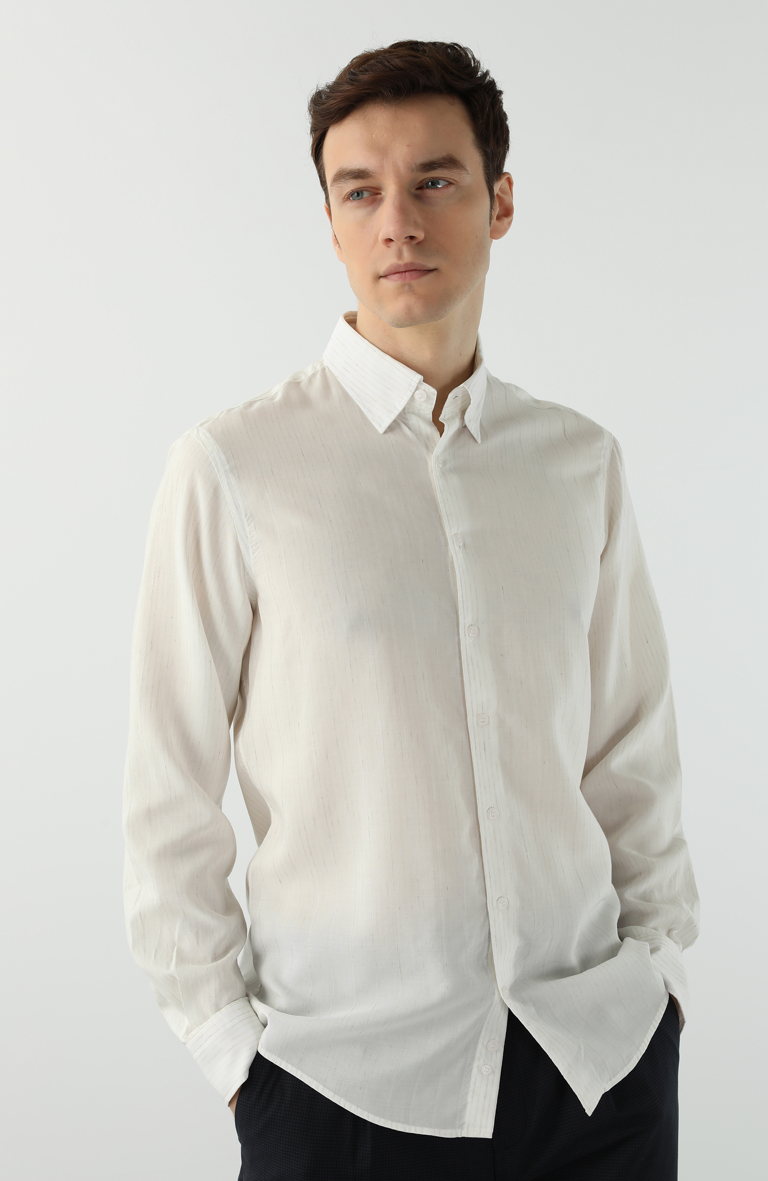 Comfort Fit Beyaz İngiliz Yaka Gömlek Comfort Fit Beyaz İngiliz Yaka Gömlek