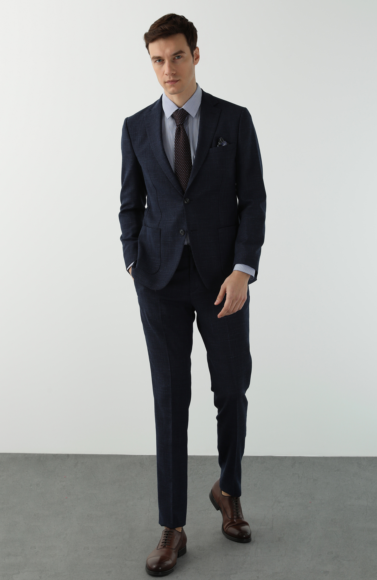 Lacivert Desenli Takım Elbise