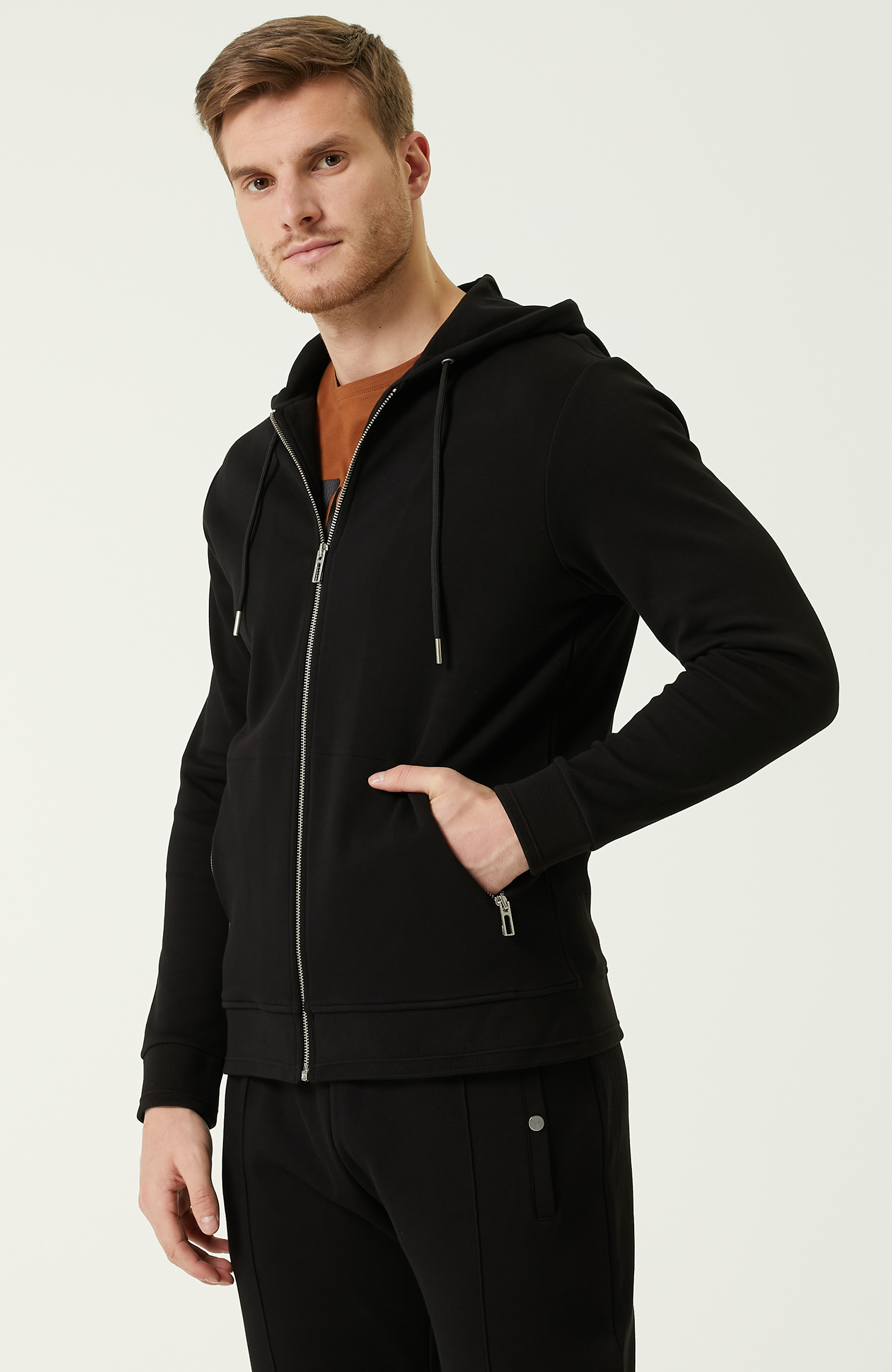 Comfort Fit Siyah Kapüşonlu Sweatshirt Comfort Fit Siyah Kapüşonlu Sweatshirt