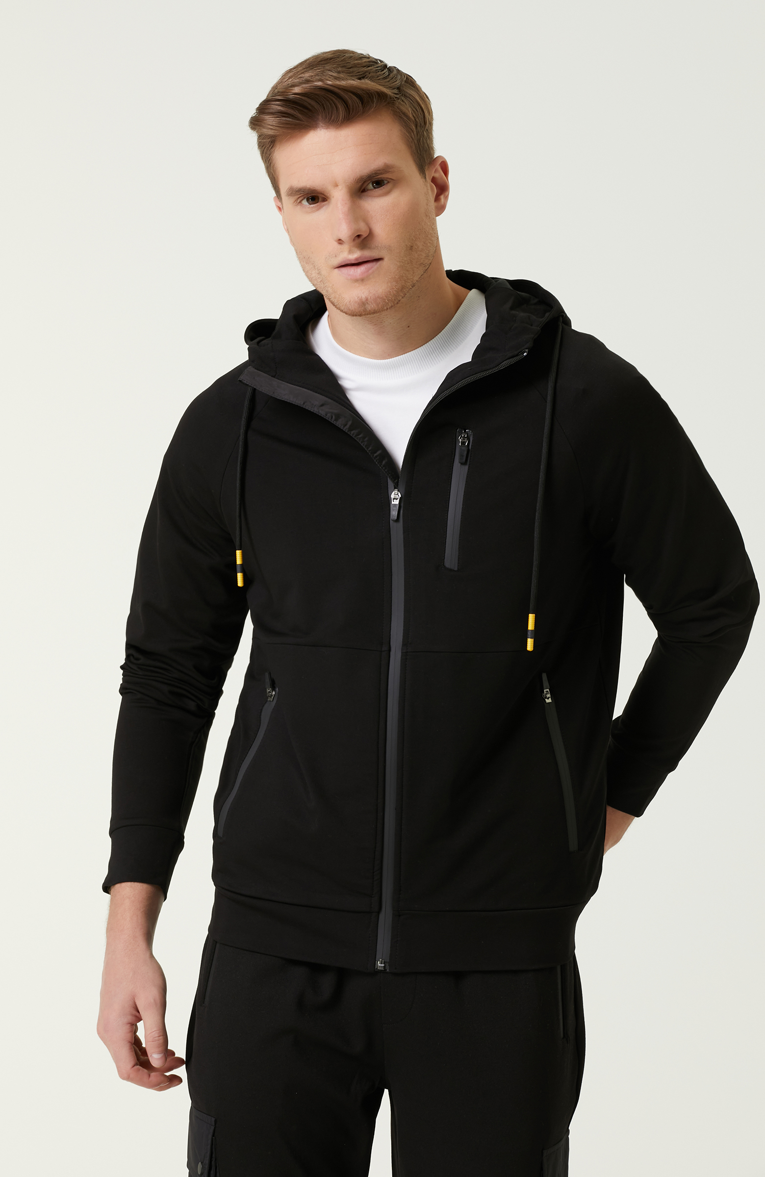Slim Fit Siyah Kapüşonlu Şerit Baskılı Sweatshirt Slim Fit Siyah Kapüşonlu Şerit Baskılı Sweatshirt