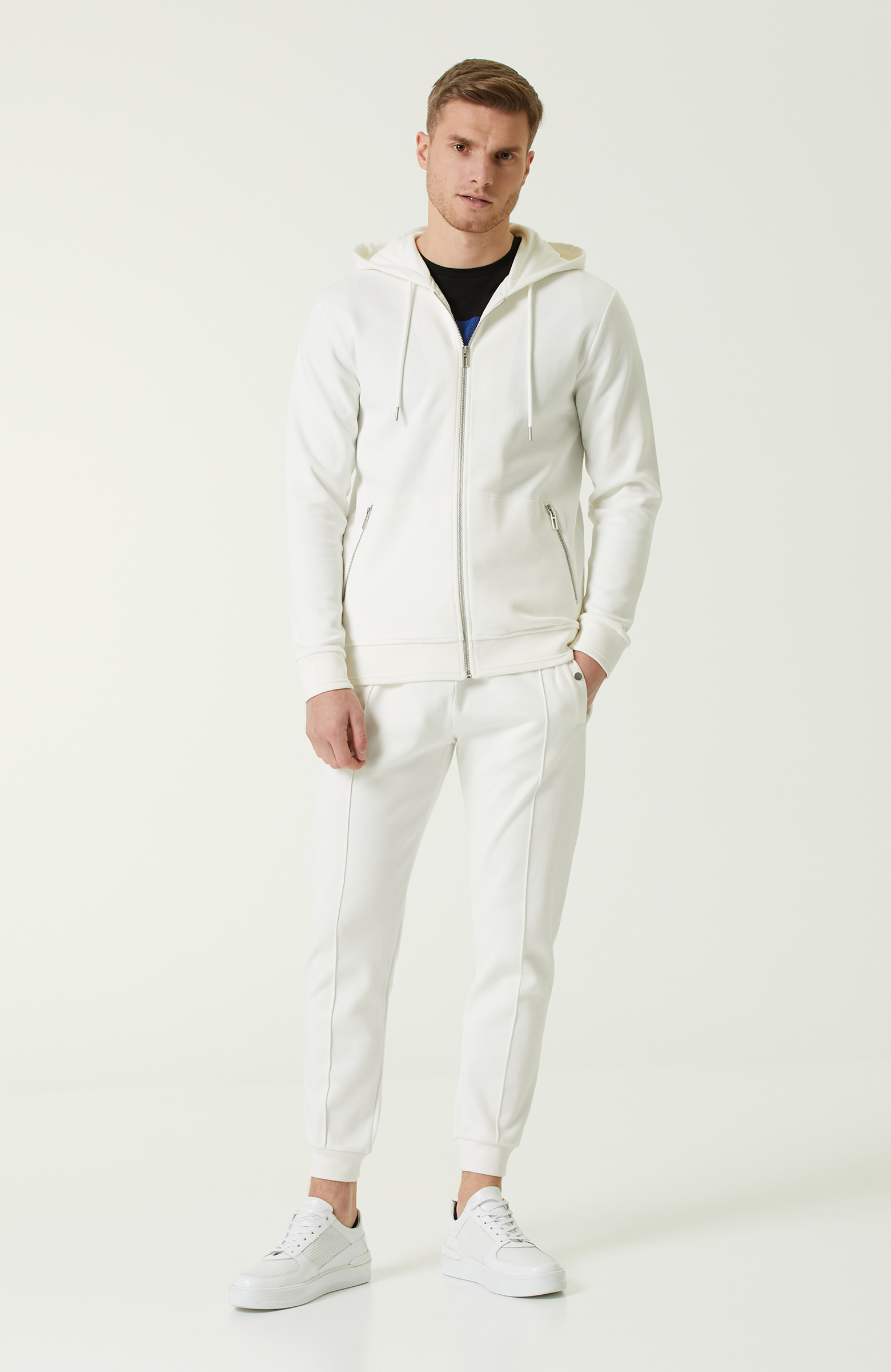 Comfort Fit Beyaz Jogger Eşofman Altı Comfort Fit Beyaz Jogger Eşofman Altı