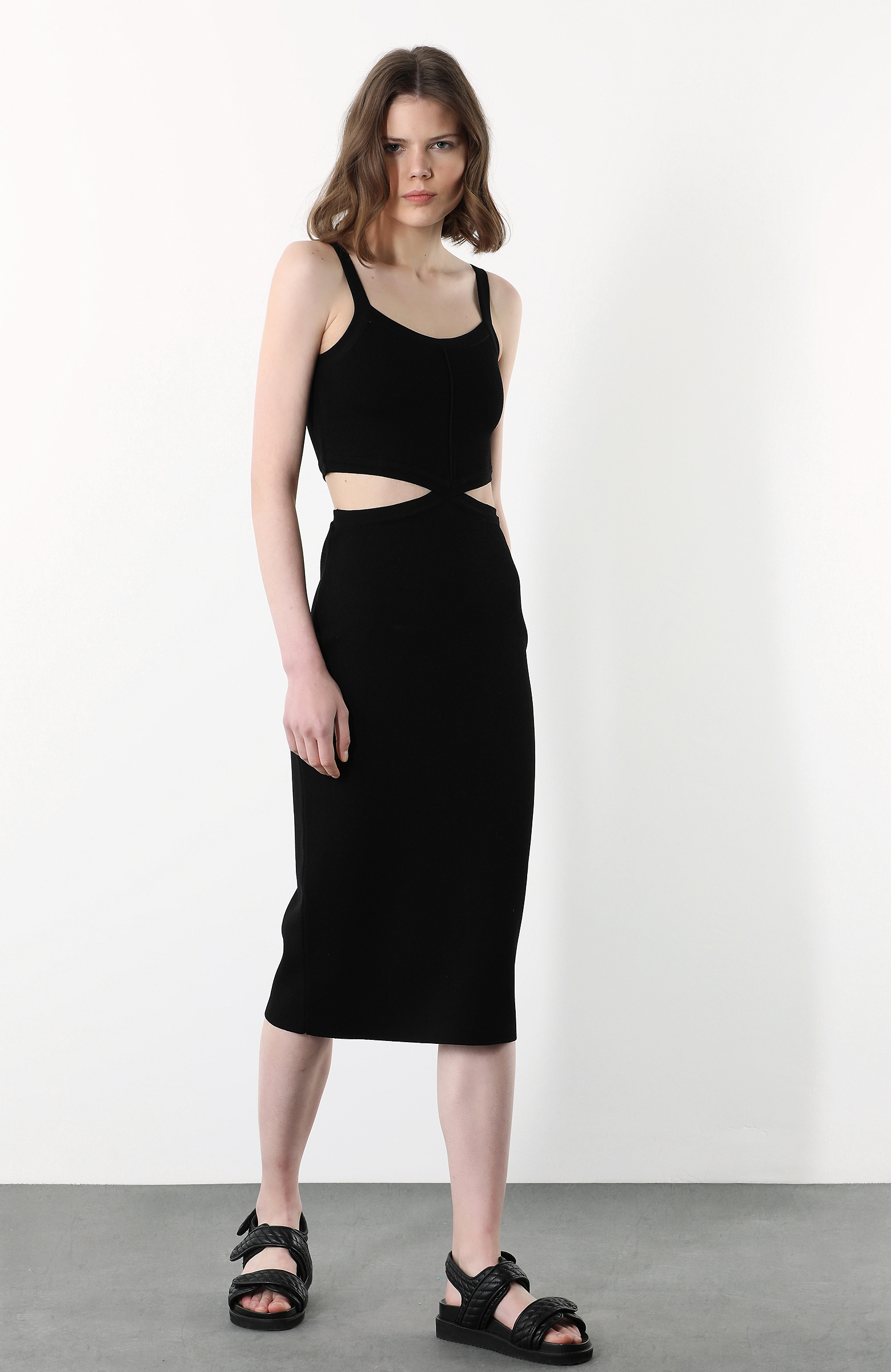 Siyah U Yaka Bel Detaylı Midi Elbise Siyah U Yaka Bel Detaylı Midi Elbise