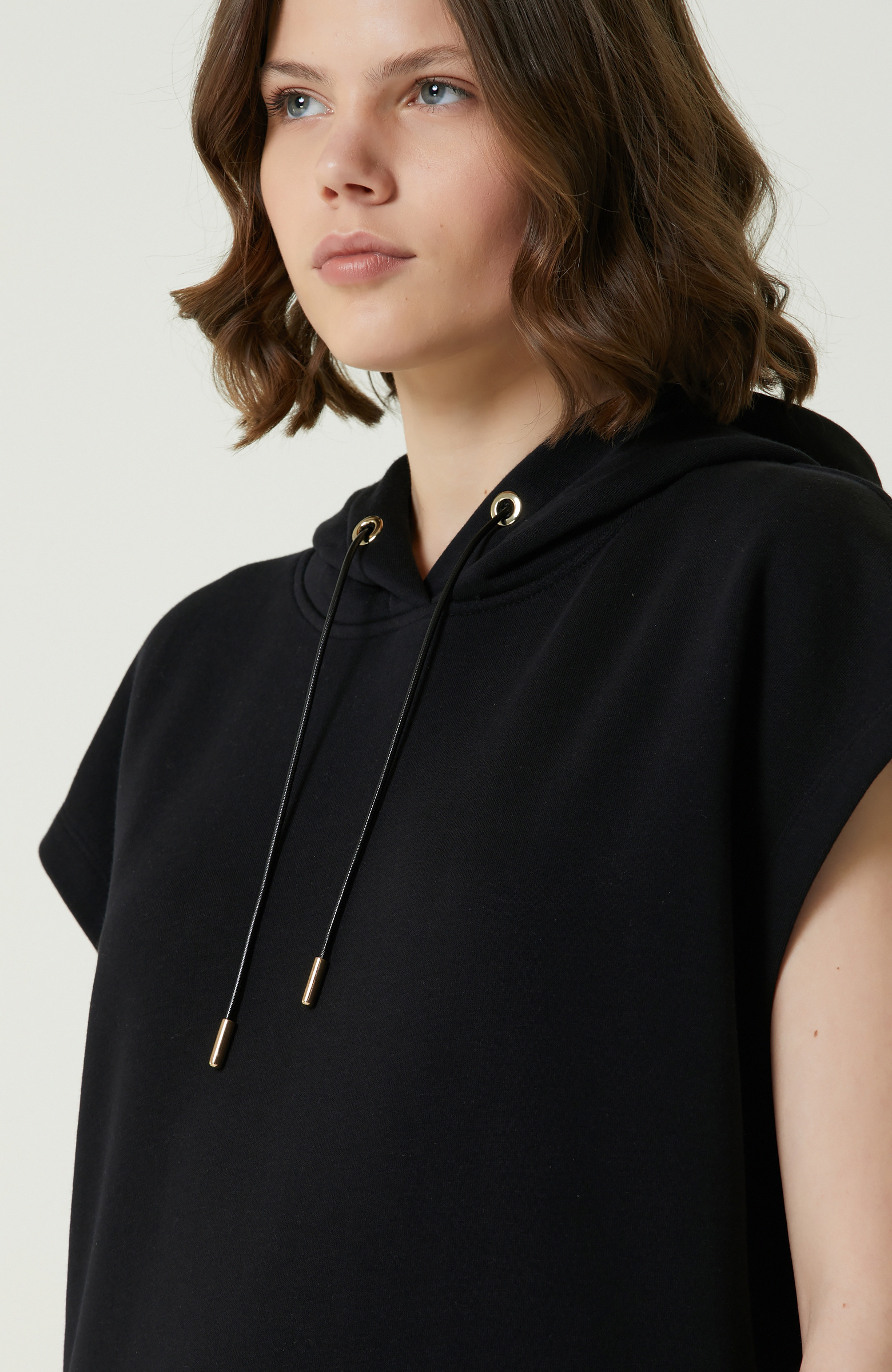 Siyah Kapüşonlu Sweatshirt