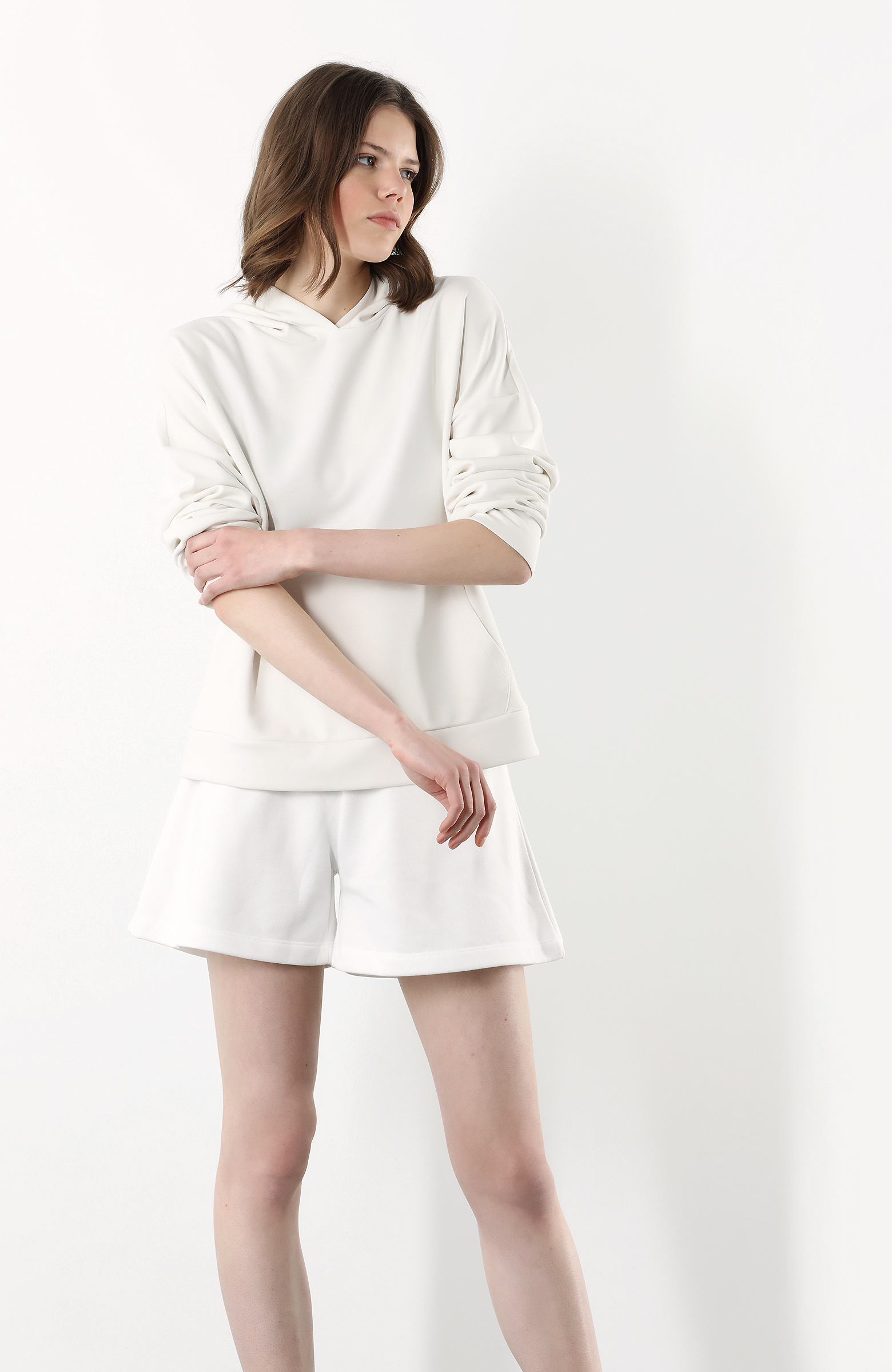 Beyaz Kapüşonlu Sweatshirt