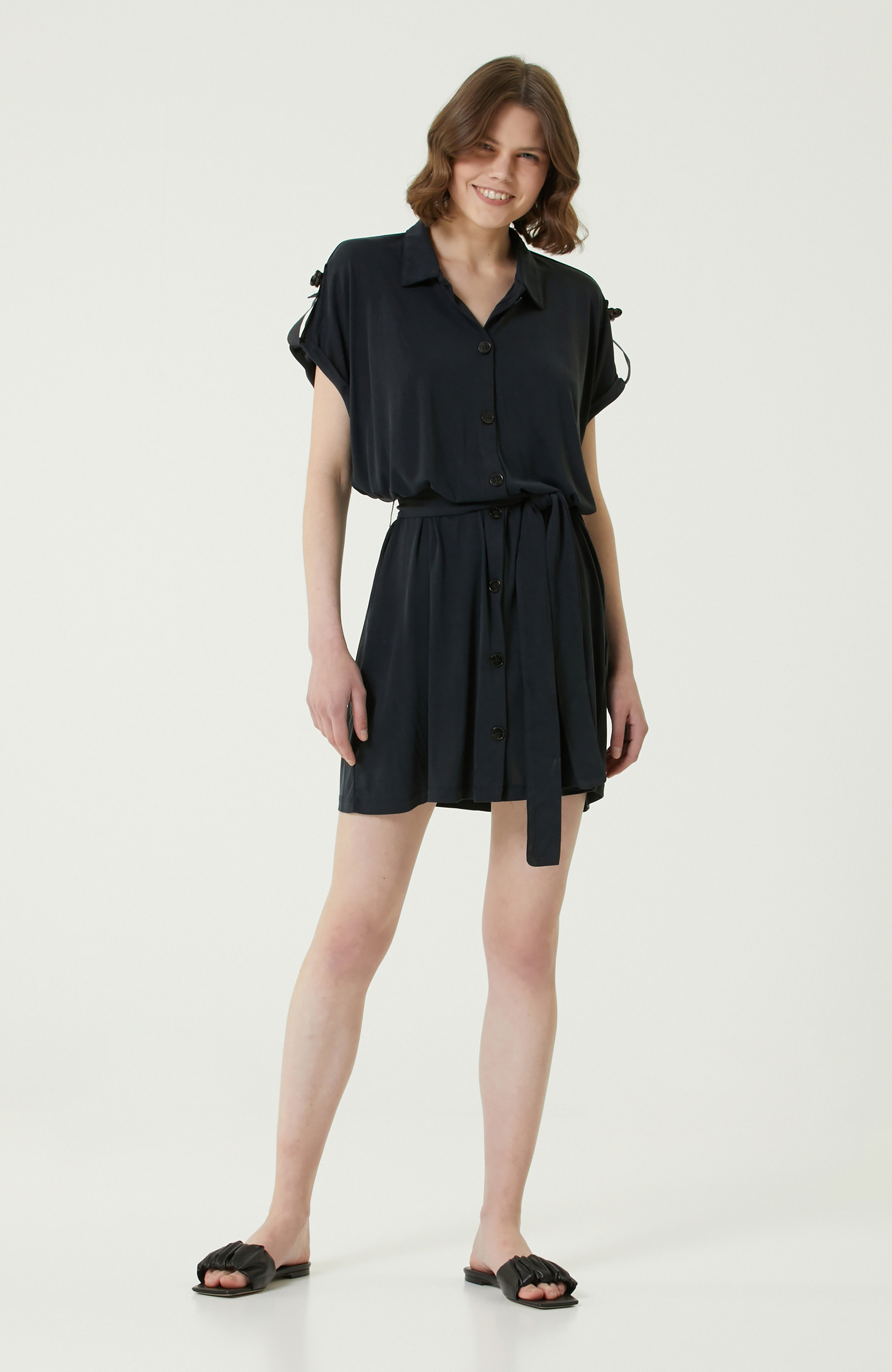 Slim Fit Siyah İngiliz Yaka Mini Elbise Slim Fit Siyah İngiliz Yaka Mini Elbise