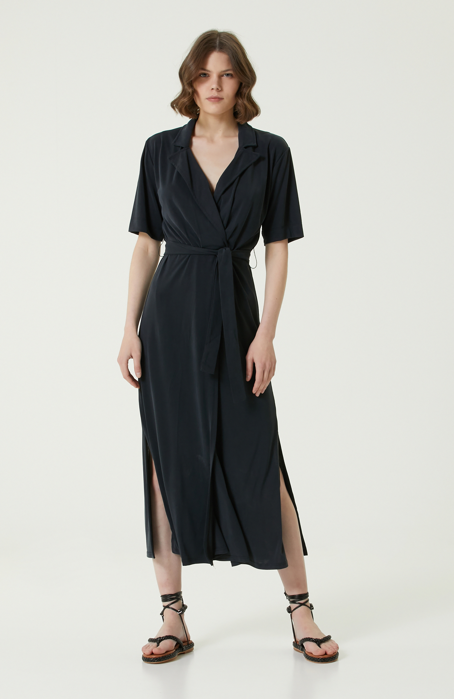 Slim Fit Siyah Kelebek Yaka Midi Elbise