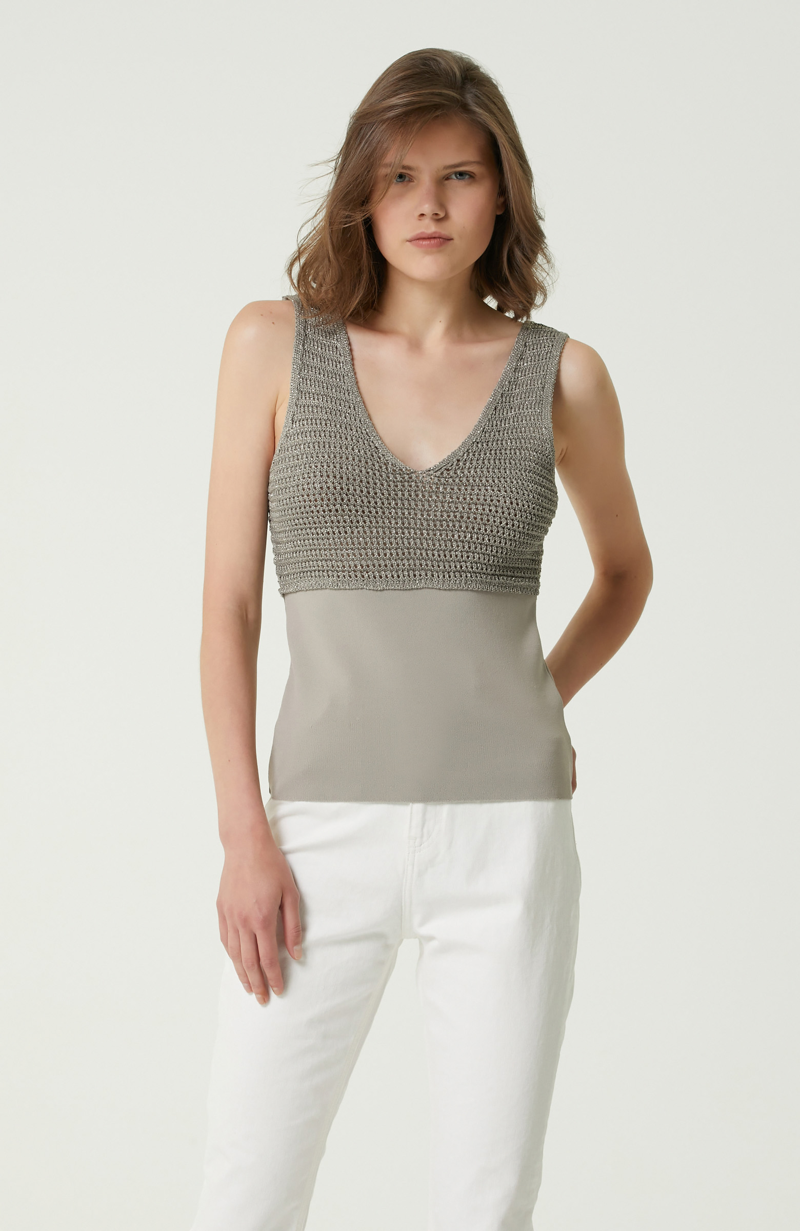 Slim Fit Vizon V Yaka Garnili Askılı Kazak Slim Fit Vizon V Yaka Garnili Askılı Kazak