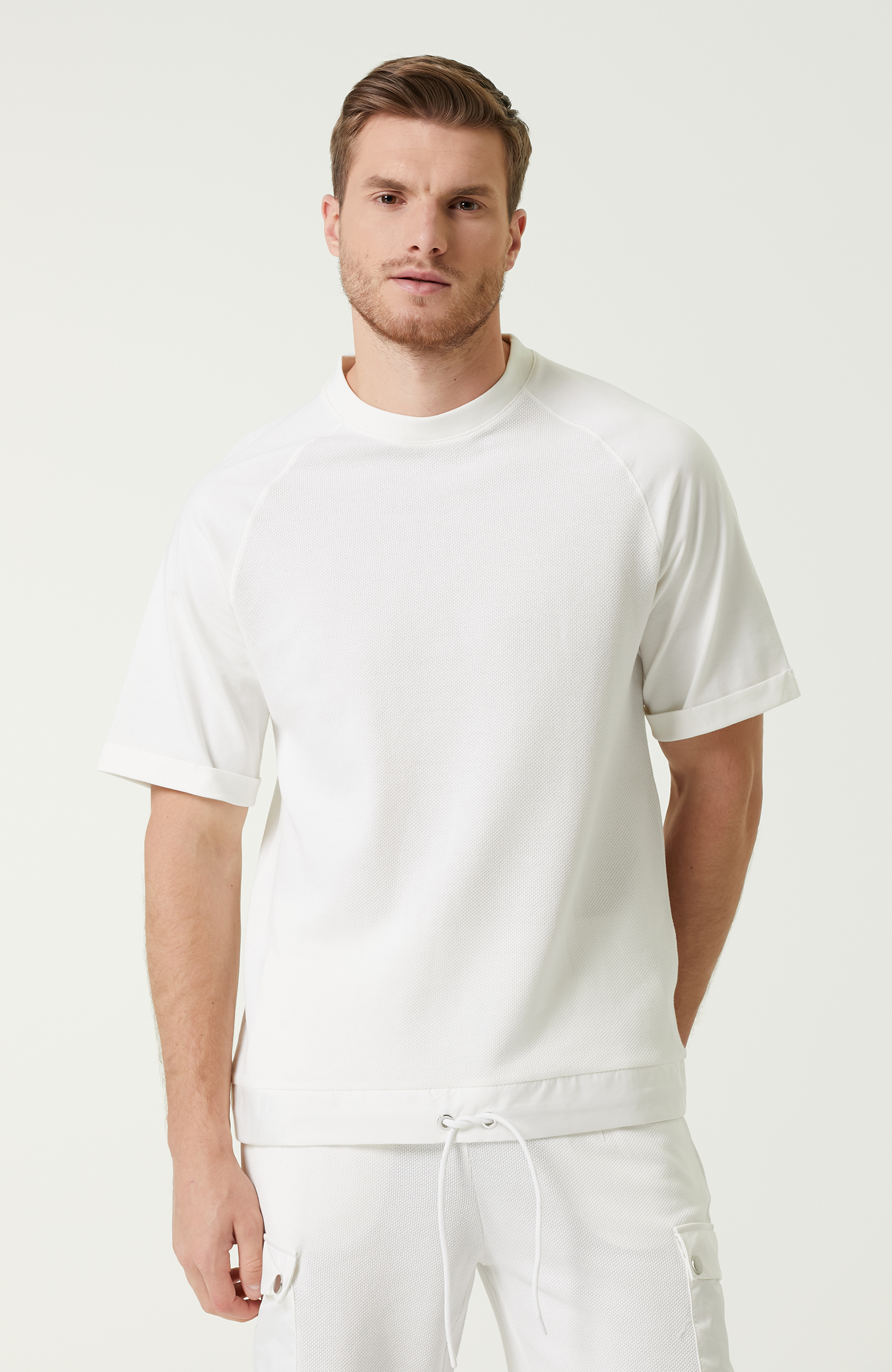 Comfort Fit Ekru Büzgü Detaylı T-shirt Comfort Fit Ekru Büzgü Detaylı T-shirt