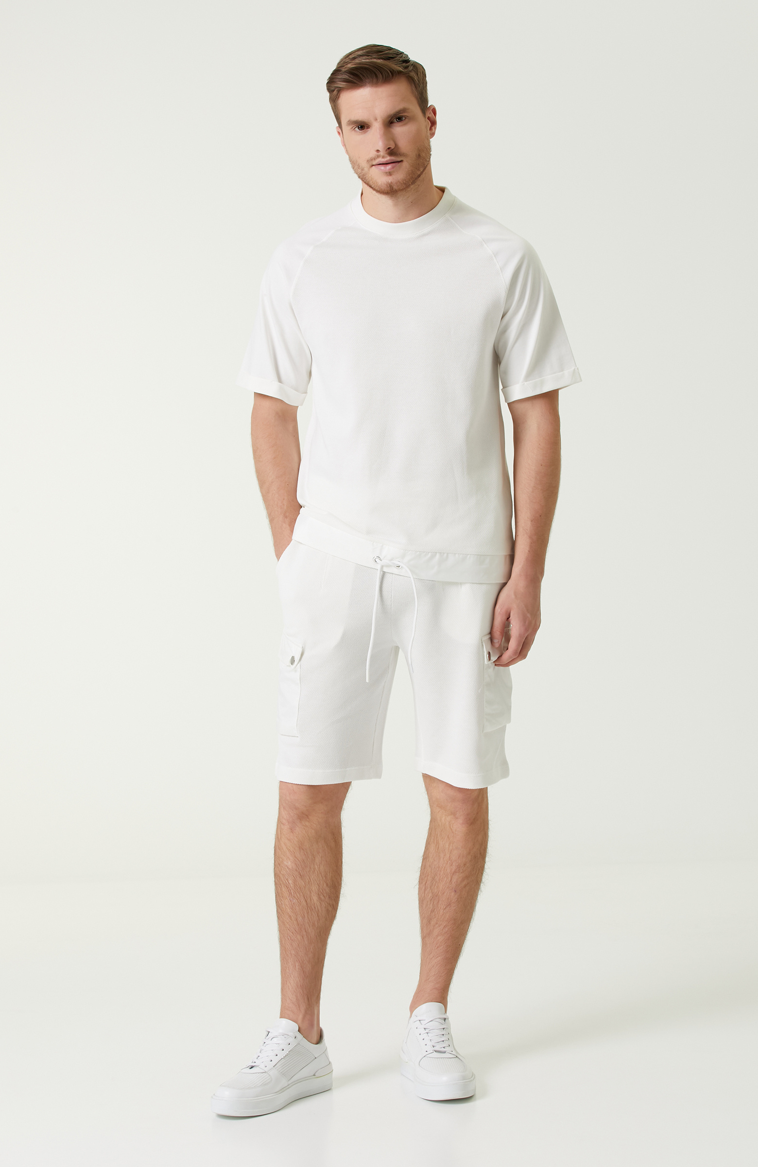 Comfort Fit Beyaz Cep Detaylı Şort