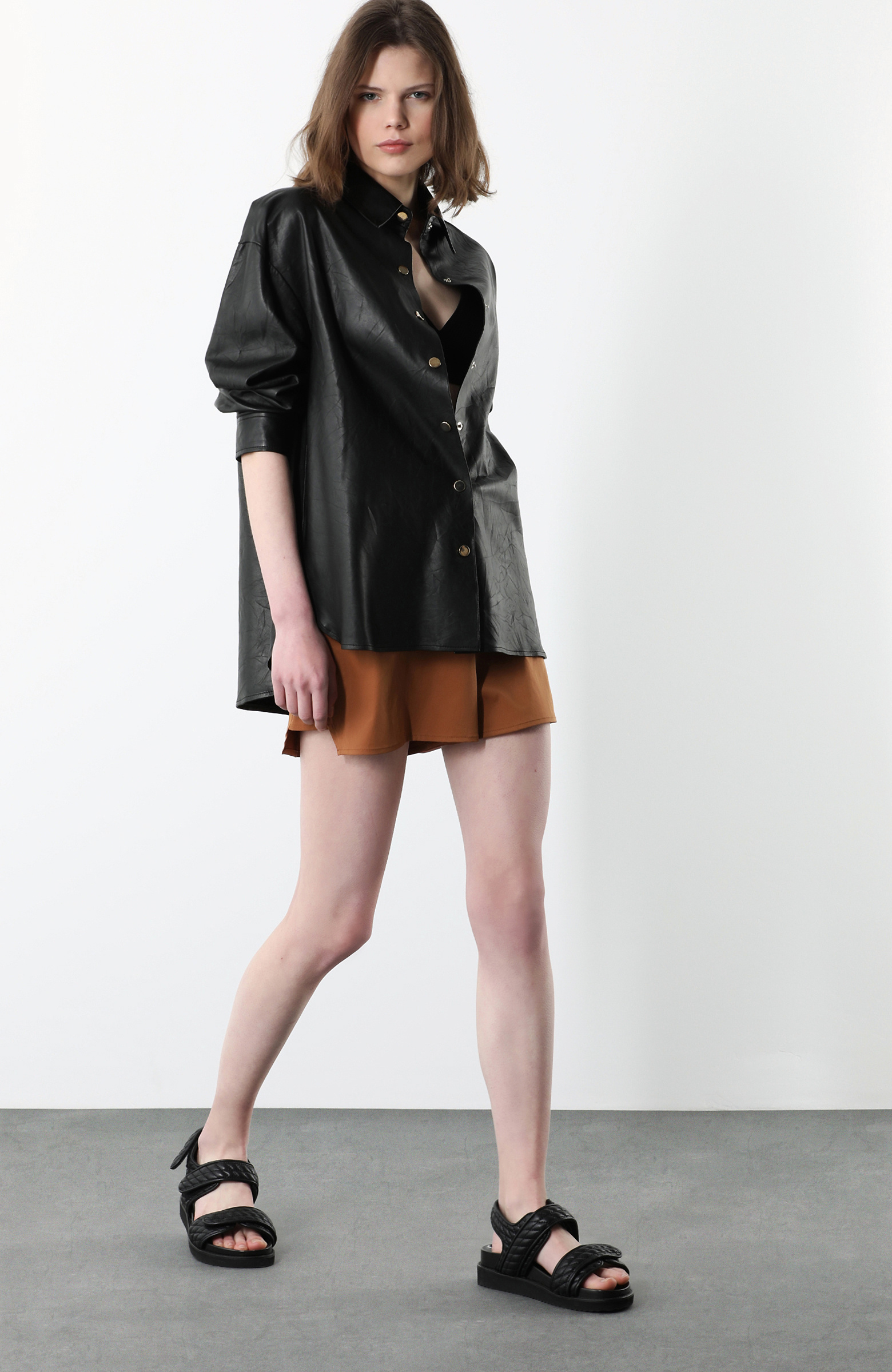 Regulat Fit Siyah Deri Gömlek