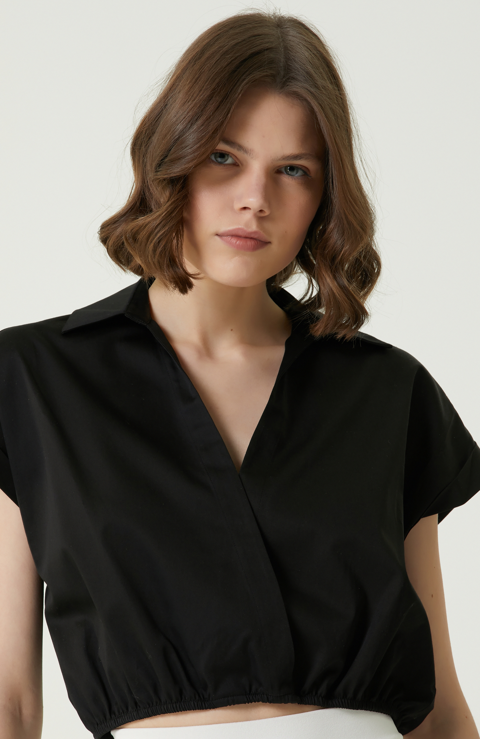 Slim Fit V Yaka Cropped Bluz Slim Fit V Yaka Cropped Bluz