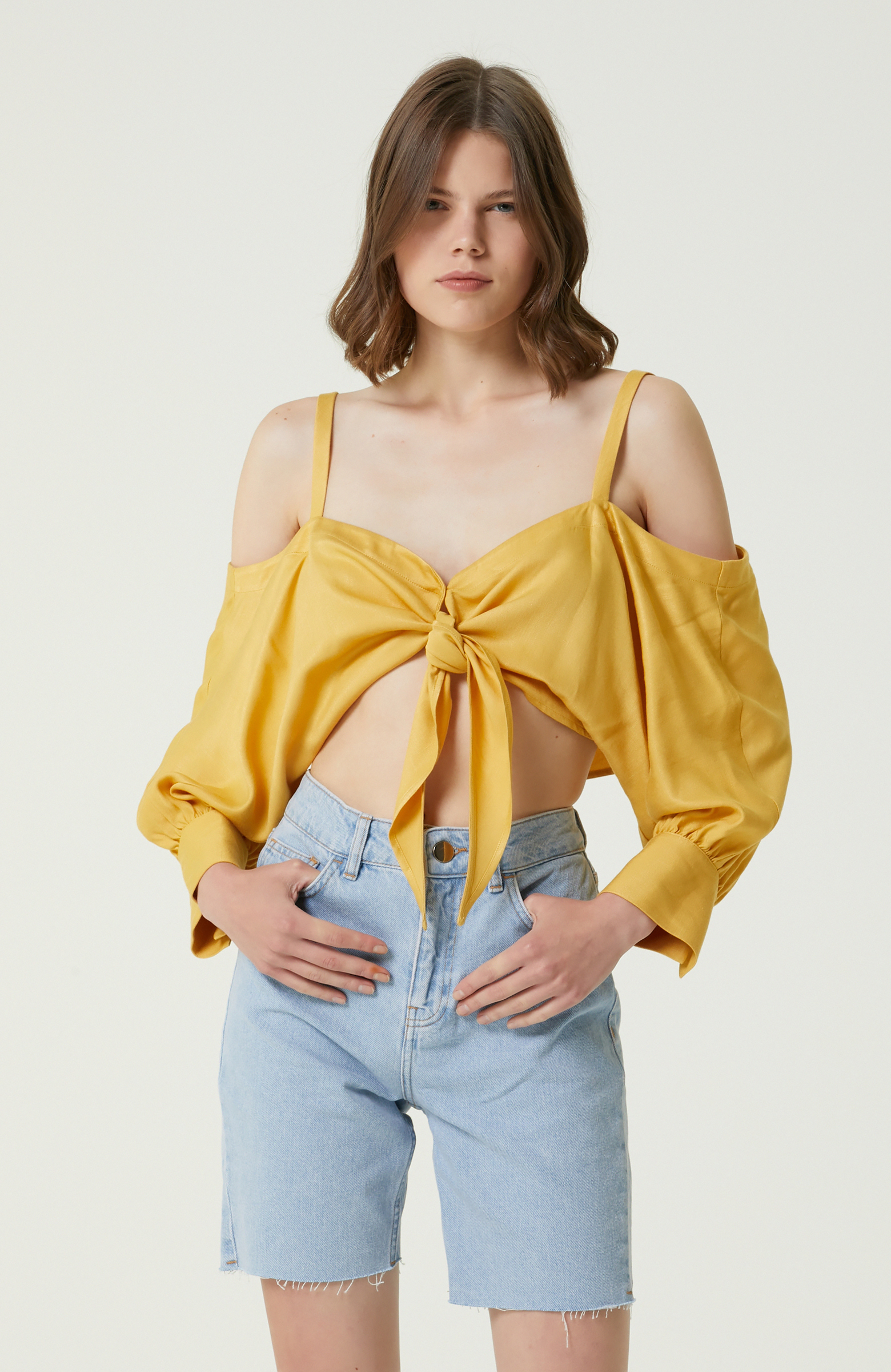 Slim Fit Koyu Sarı Omzu Açık Crop Bluz Slim Fit Koyu Sarı Omzu Açık Crop Bluz