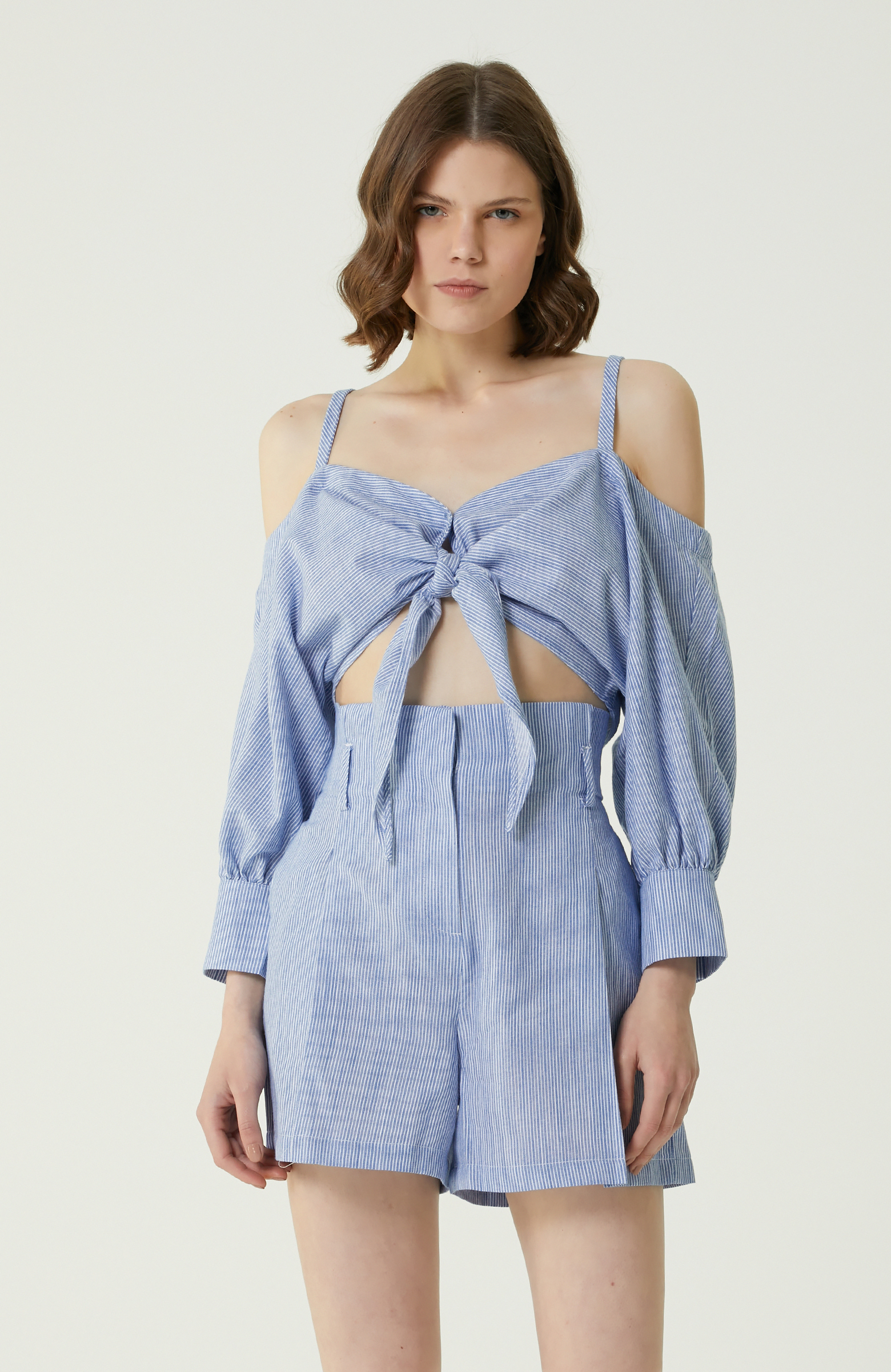 Slim Fit Mavi Beyaz Çizgili Cropped Bluz Slim Fit Mavi Beyaz Çizgili Cropped Bluz