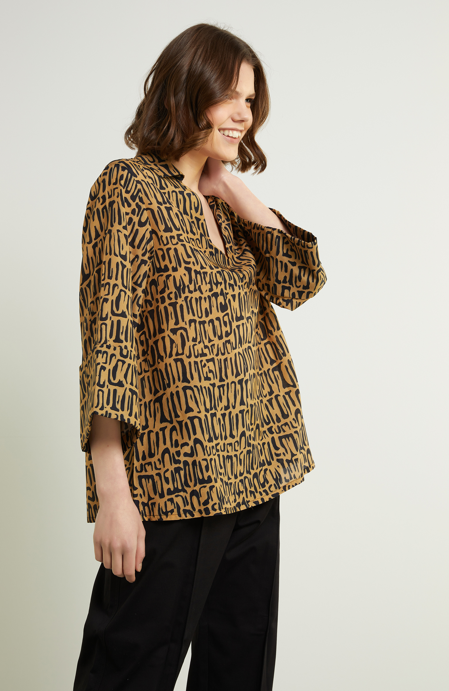 Leopar Desenli Yaka Detaylı Bluz