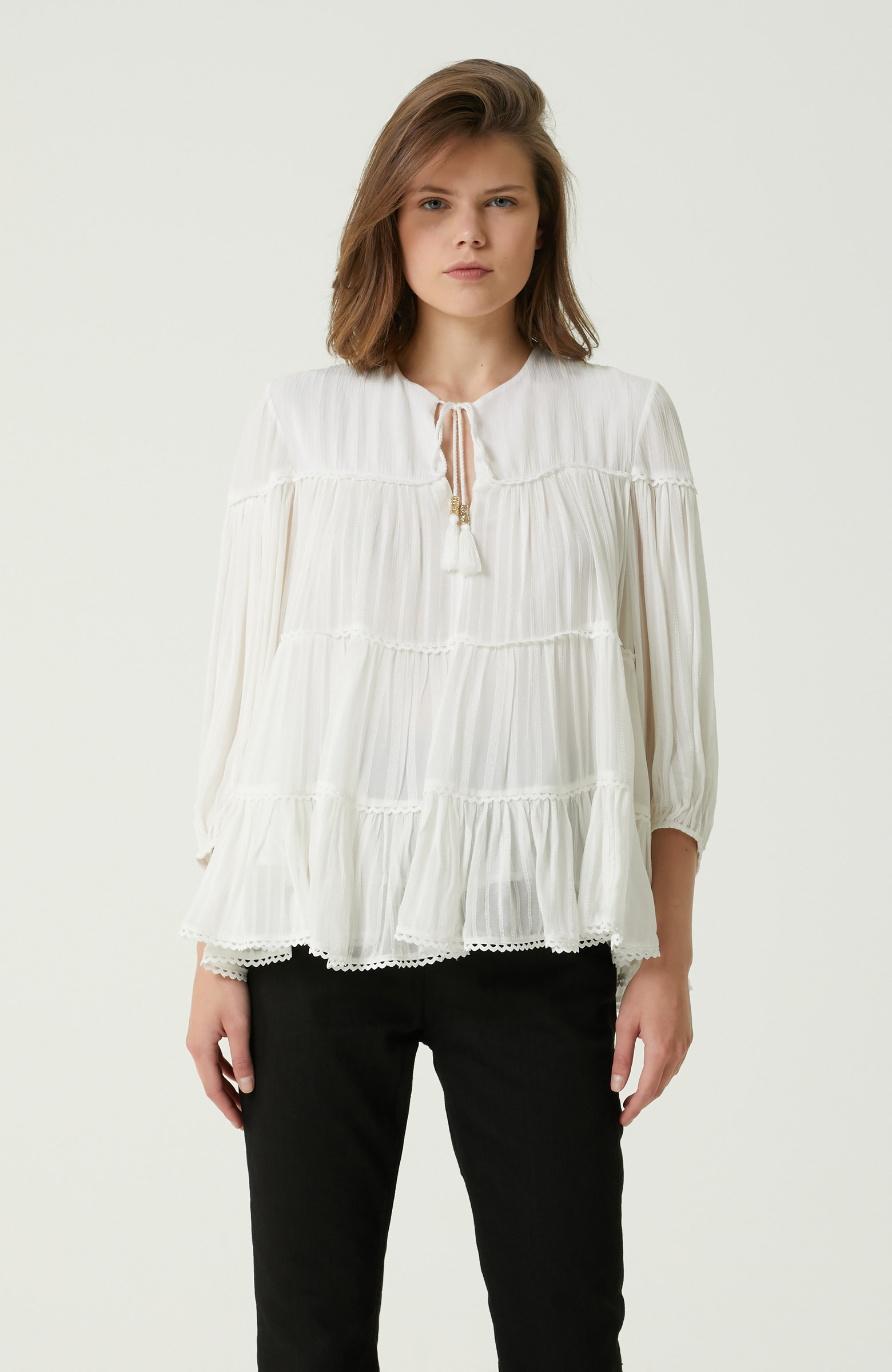 Ekru Çizgili Bağcık Detaylı Bluz Ekru Çizgili Bağcık Detaylı Bluz